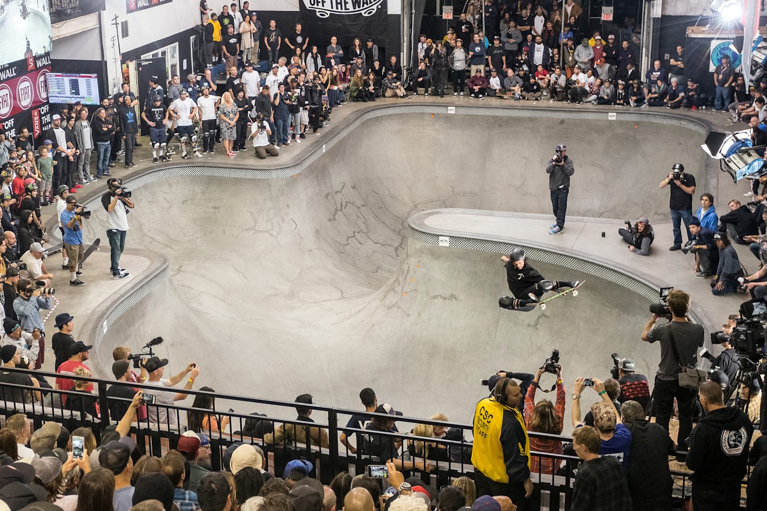 Red Bull Signature Series S2015 E7: Vans Pool Party