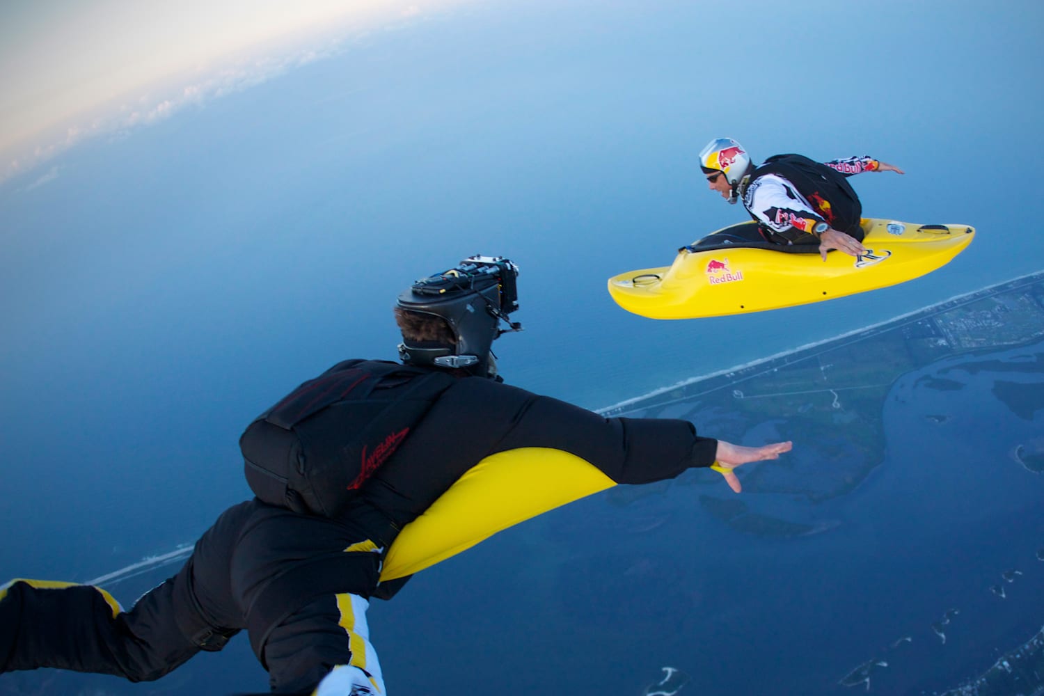 Miles Above : BASE jumping, wingsuit flying & skydiving