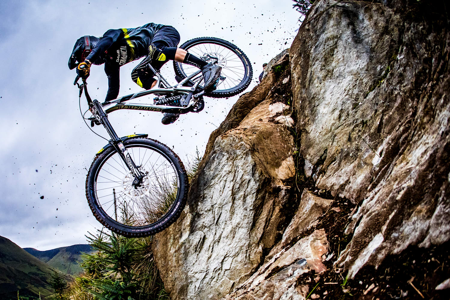 MTB Raw S1 E16: Mark Wallace tames gnarly track - video