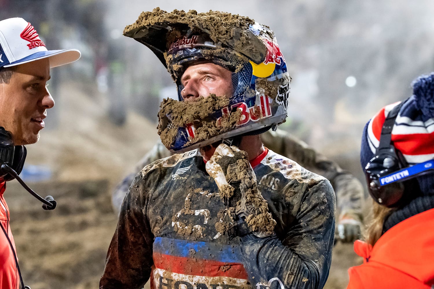 Red Bull Moto Spy S3 E3: The closest finish ever vídeo