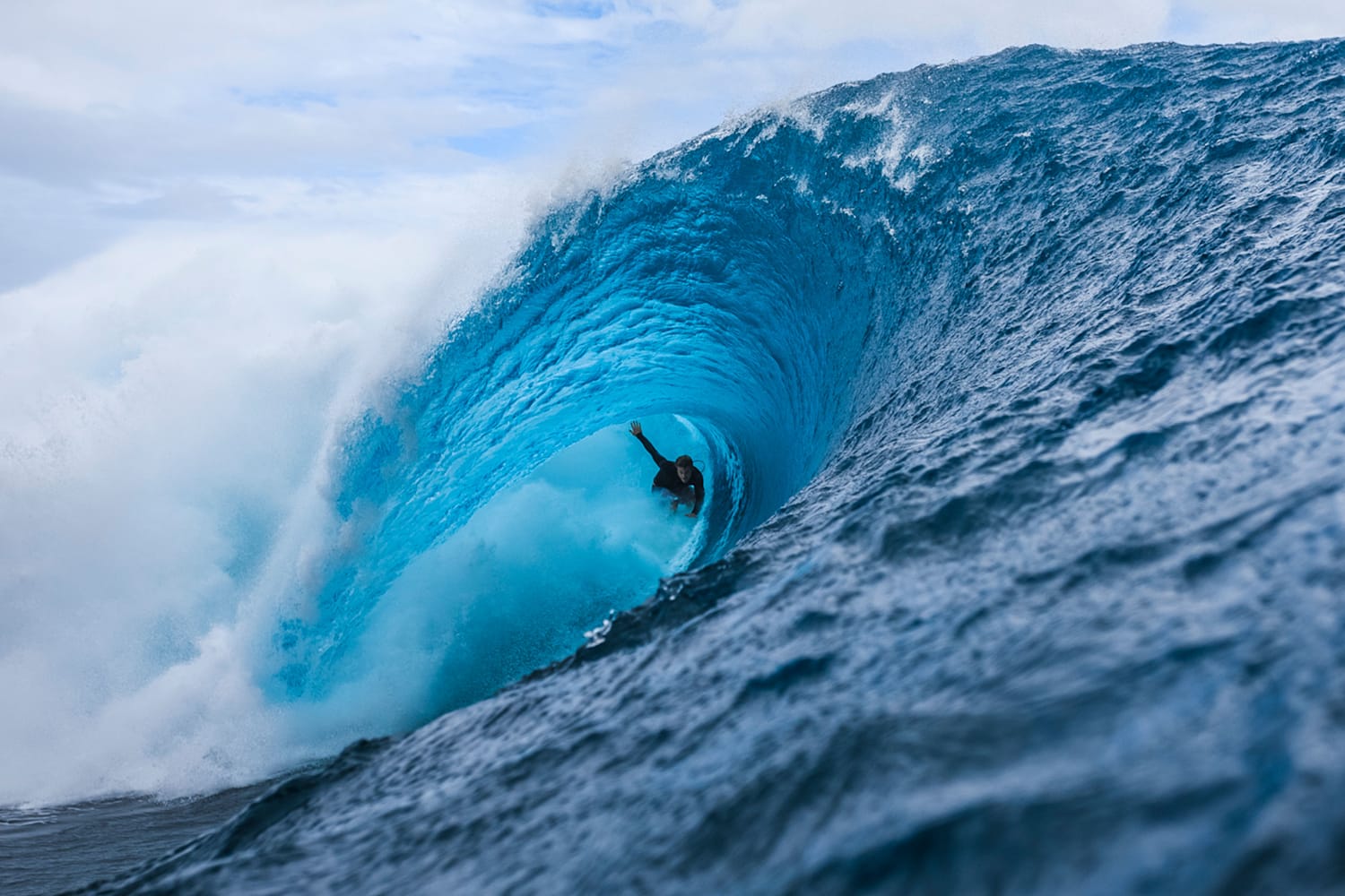 Surf Sessions S8 E3: perfect swell in Tahiti – video