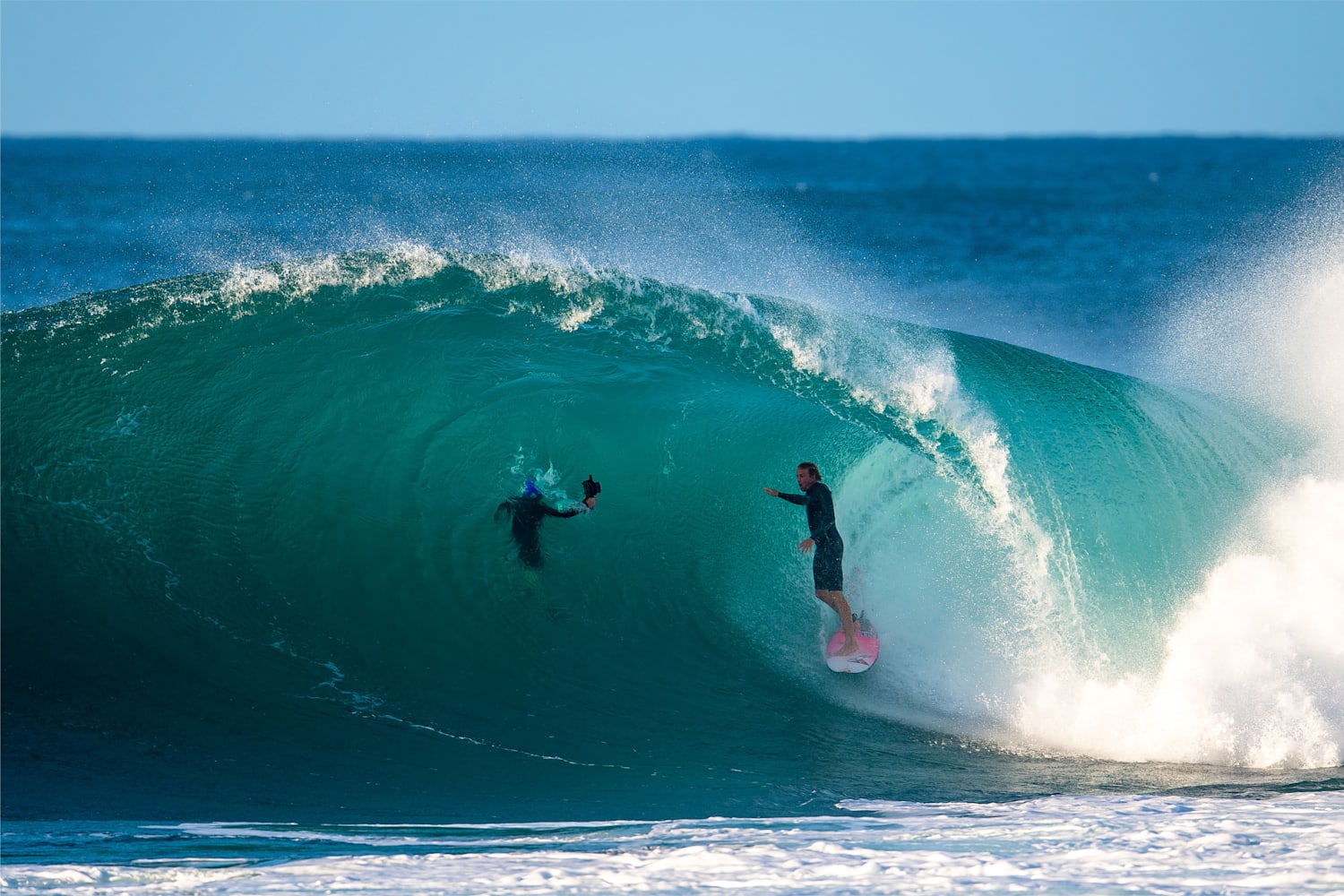 21Days S1 E2: Hawaii surfers Pipe Pro stories - video