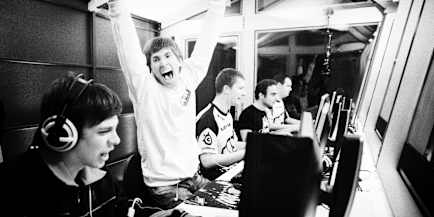 Breaking Down the Greatest Play in Dota 2 History