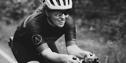 Jenny Graham breaks round-the-world cycling record