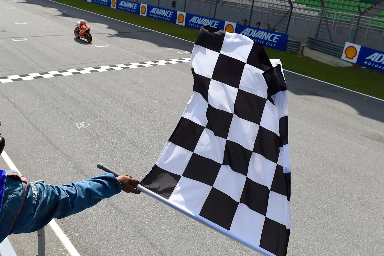 Kenali Arti dari 10 Jenis Bendera pada MotoGP