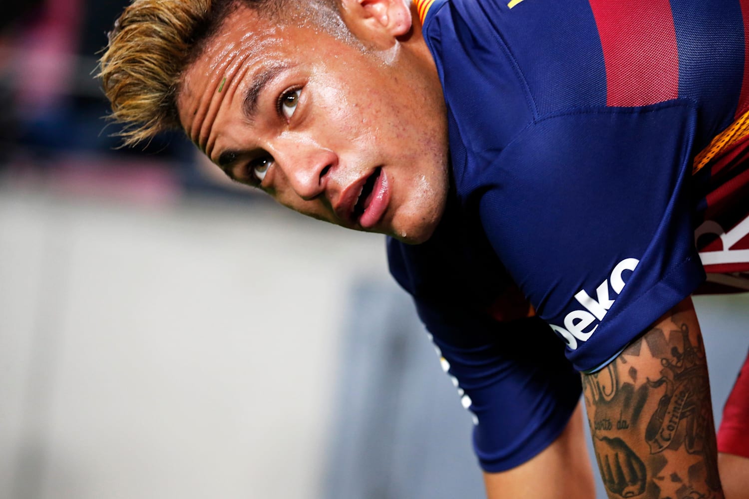 neymar eyes shape