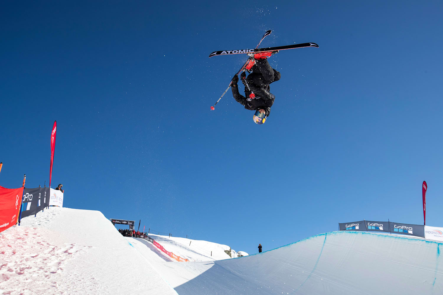 half pipe snowboarding