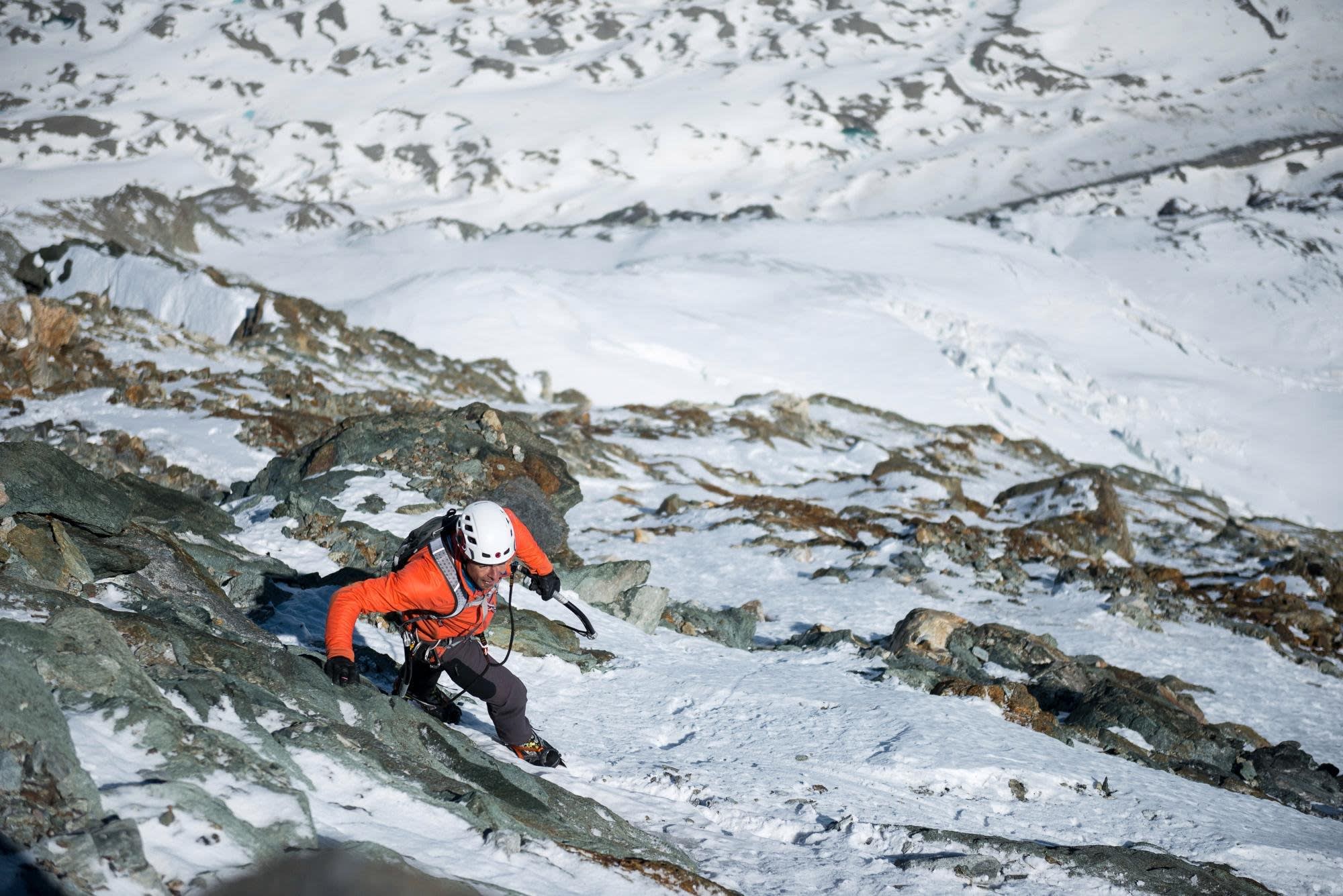 Dani Arnold escalade le Cervin plus vite que quiconque