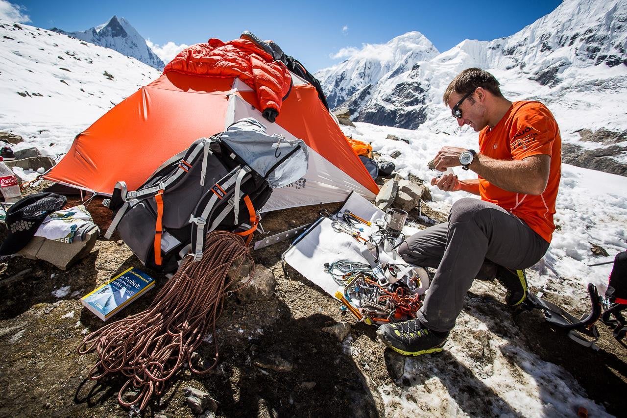 Ueli Steck conquista la Sur del Annapurna solo