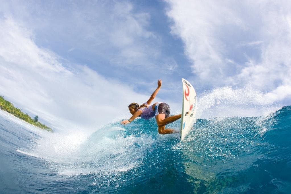 Alana Blanchard, belleza sobre la tabla