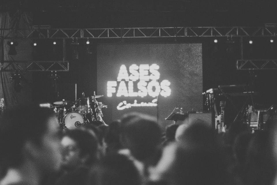 Ases Falsos: Su propia carne de cañón