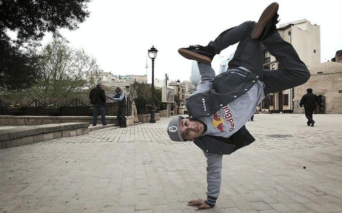 如何成為B-Boy: 學習進階freeze技巧