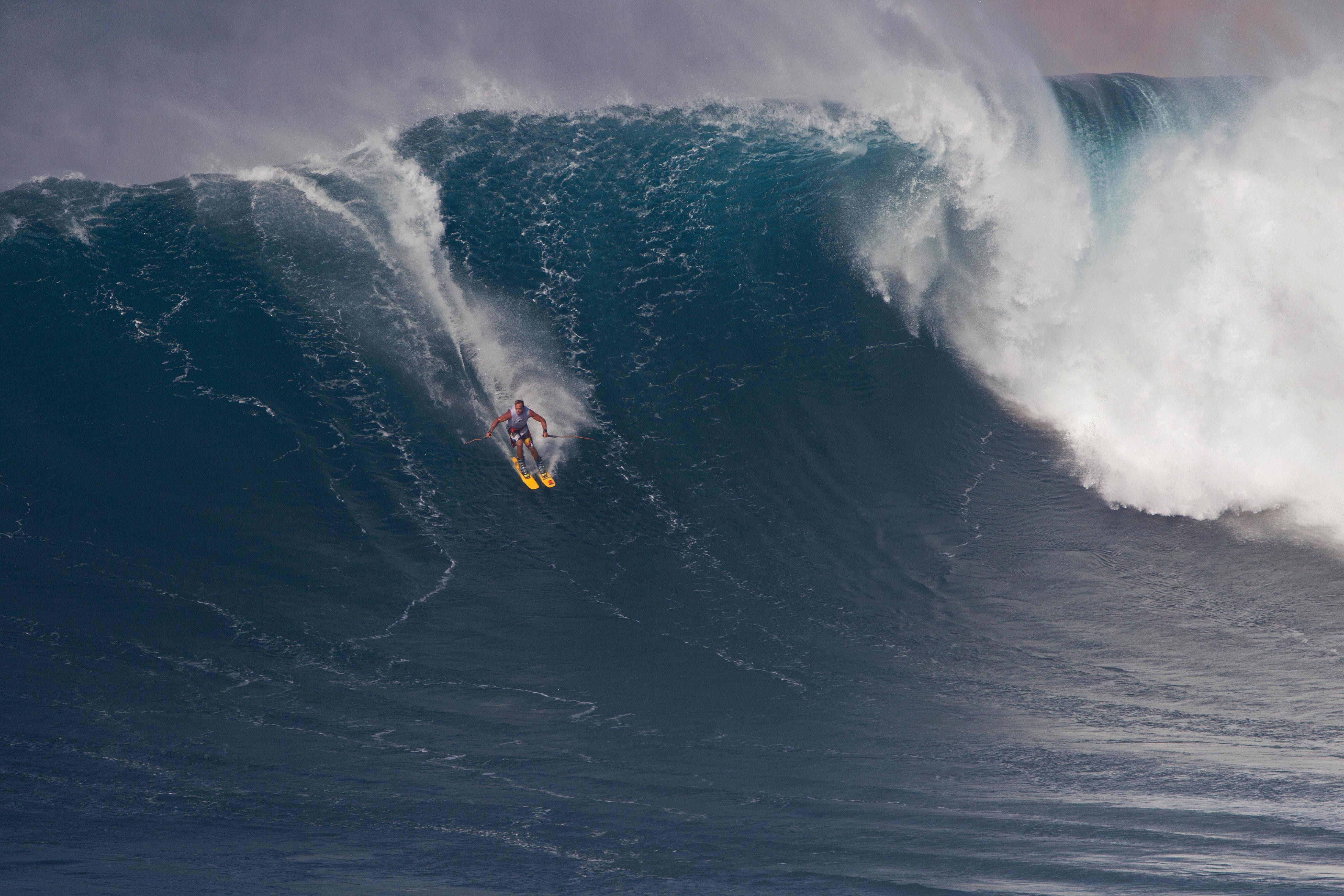 Chuck Patterson předvádí surfing na lyžích - video