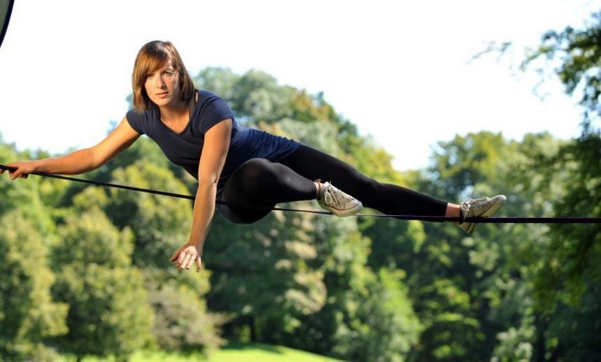 Faith Dickey: la slackliner con i tacchi a spillo