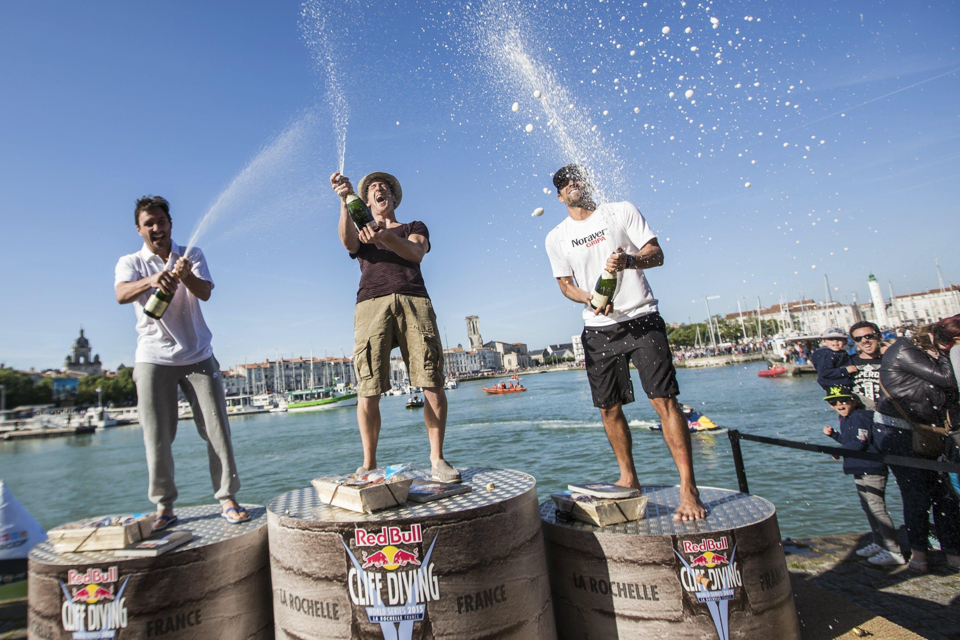 Gary Hunt vyhrál Red Bull Cliff Diving La Rochelle