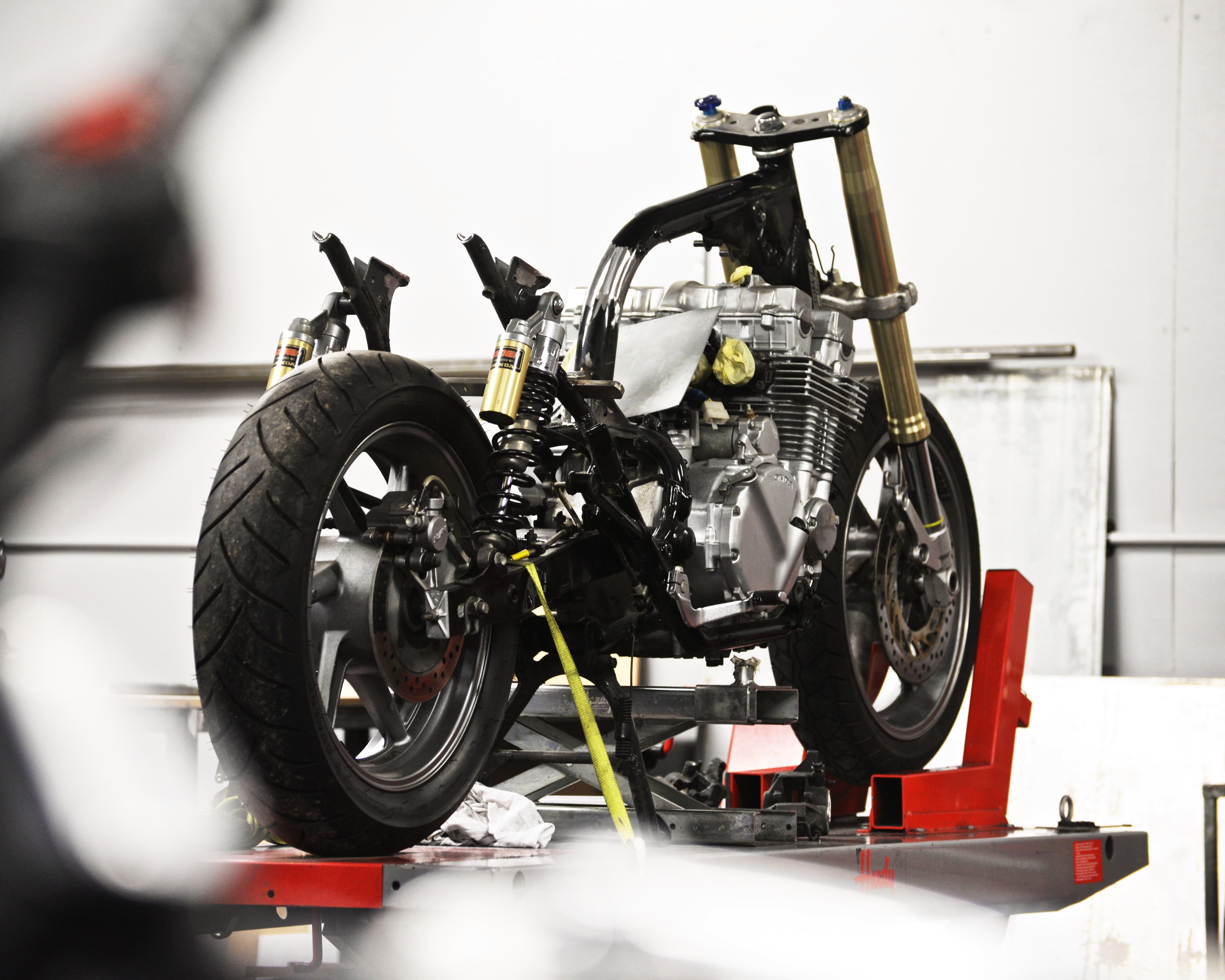 Moto custom deBolex Engineering Video
