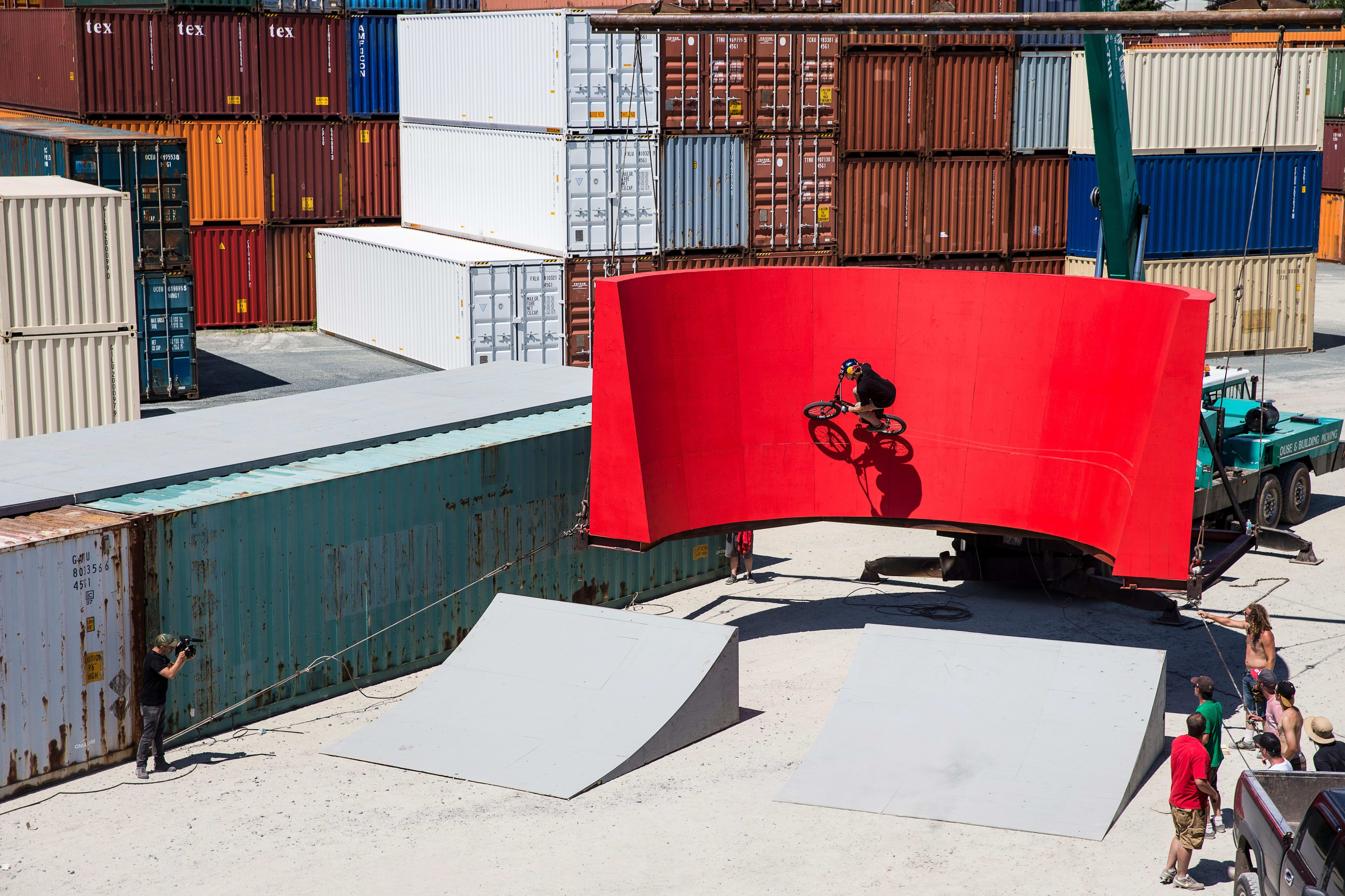 Blick hinter die Kulissen Drew Bezanson Uncontainable