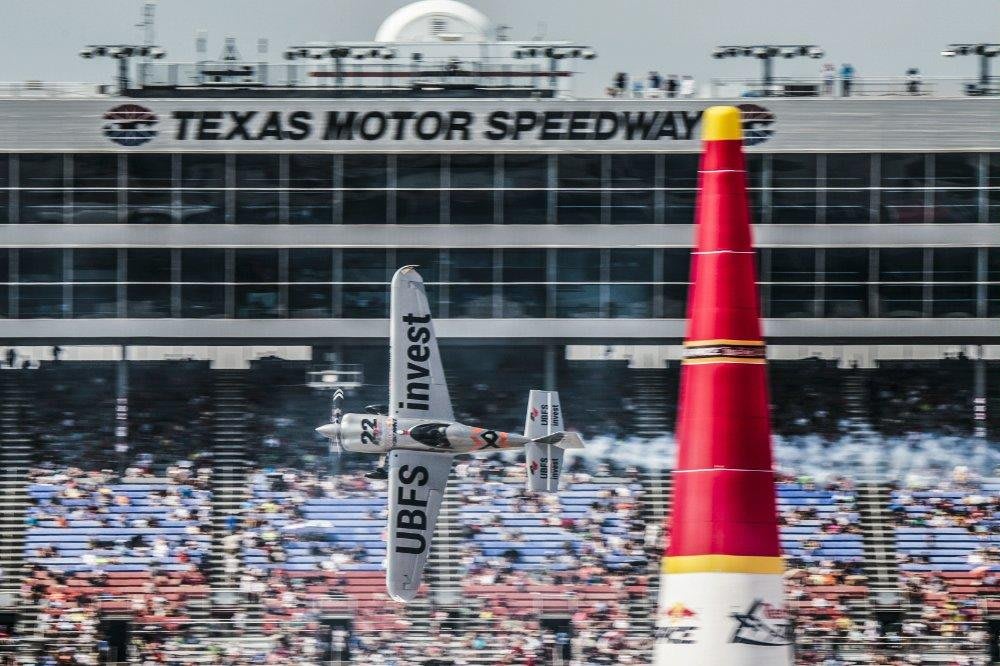 Red Bull Air Race: Hannes Arch nach Fort Worth Red Bull