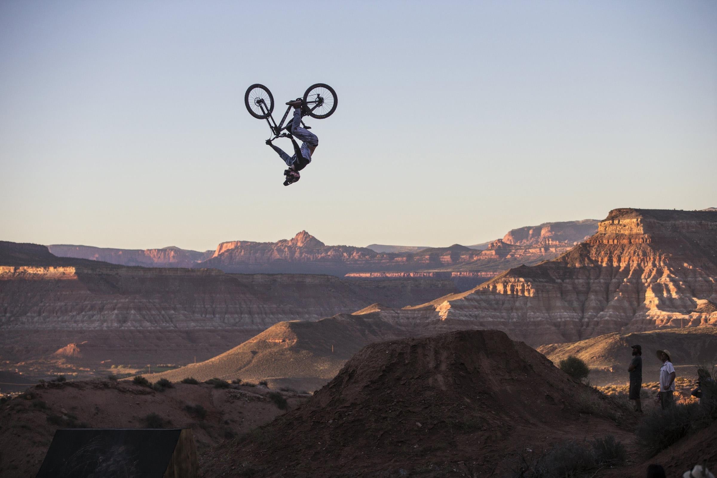 Red Bull Rampage赛事史上最惨烈摔车合集