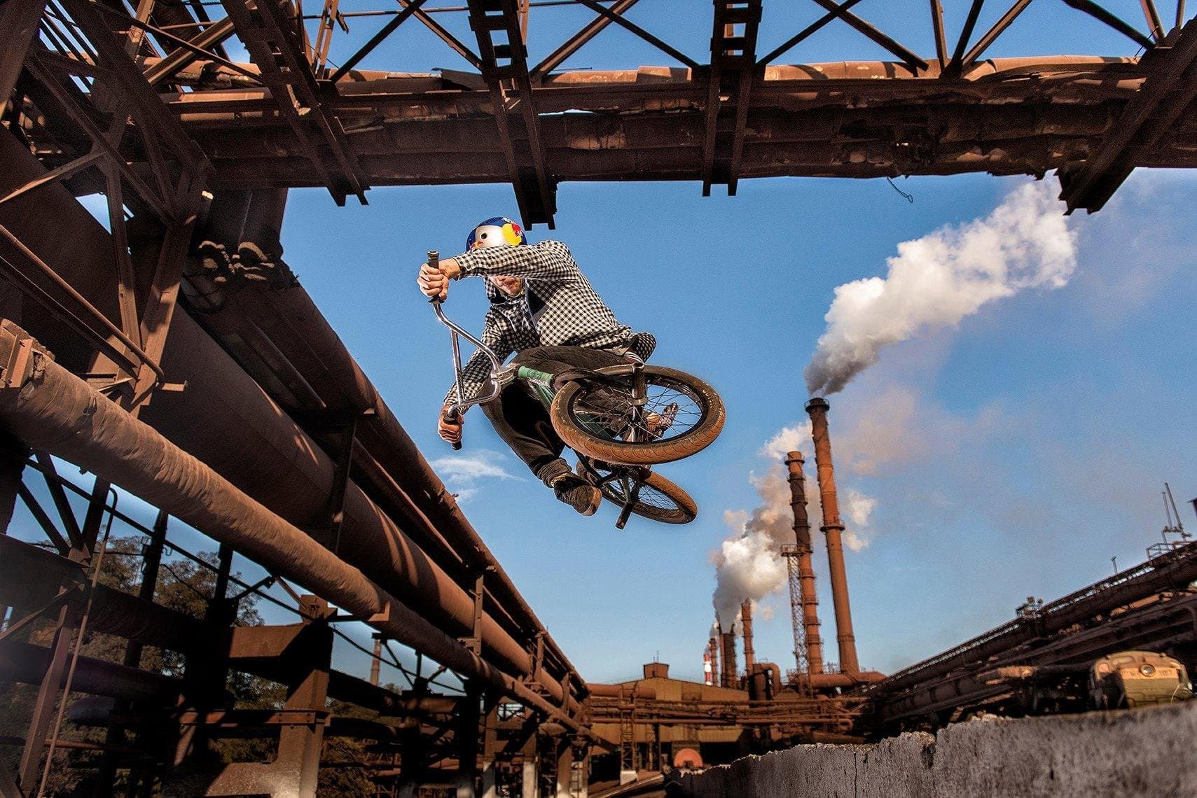 Stainless: Vídeo BMX en una planta de siderurgia