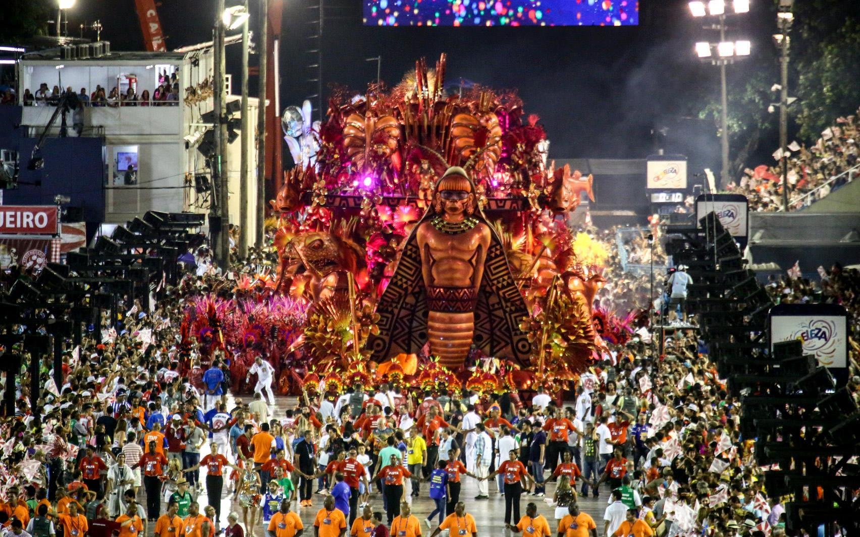 Aquí tienes una pequeña historia del Carnavla de Río