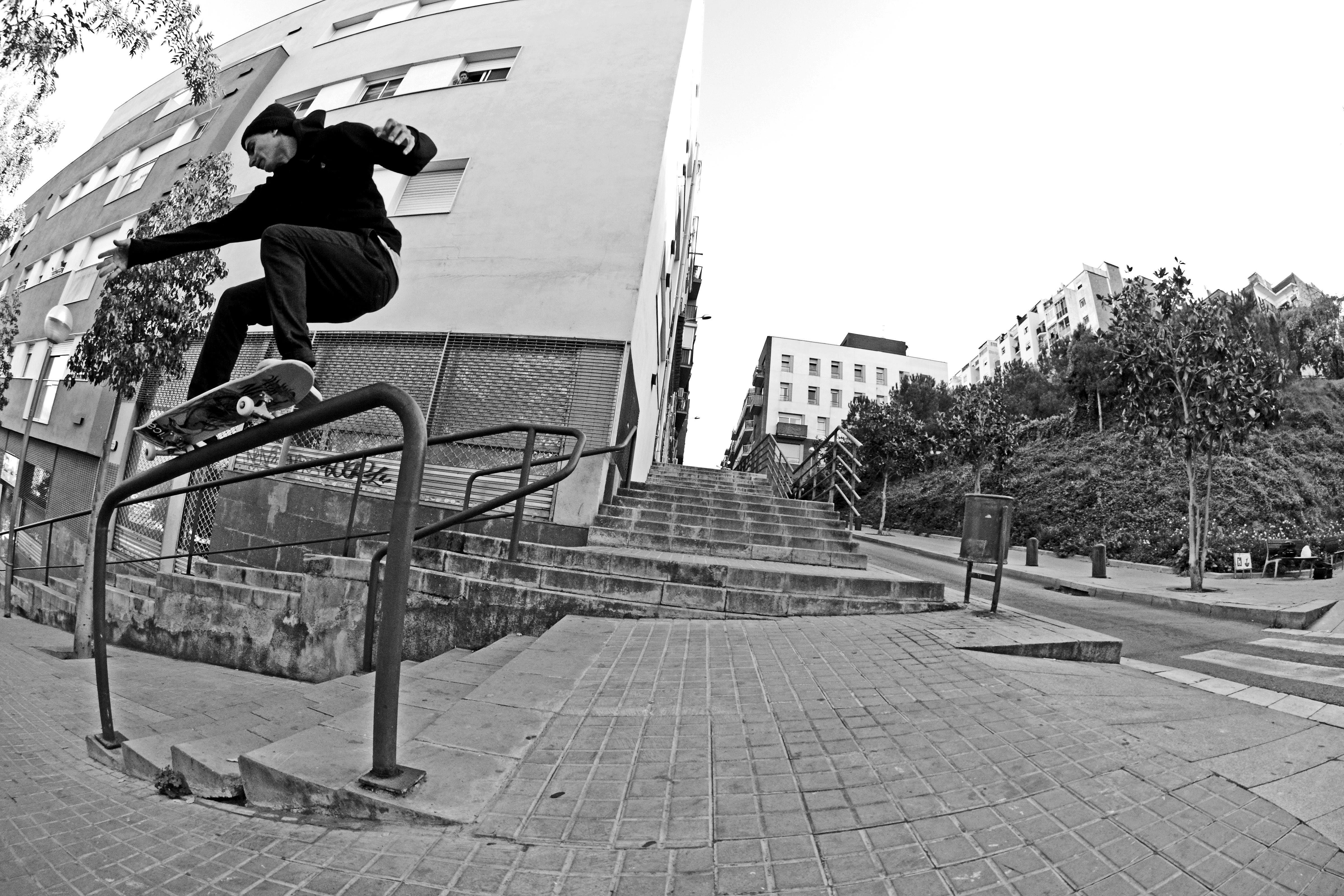 Ο Eniz Fazliov σε skate trick στο Where We Come From