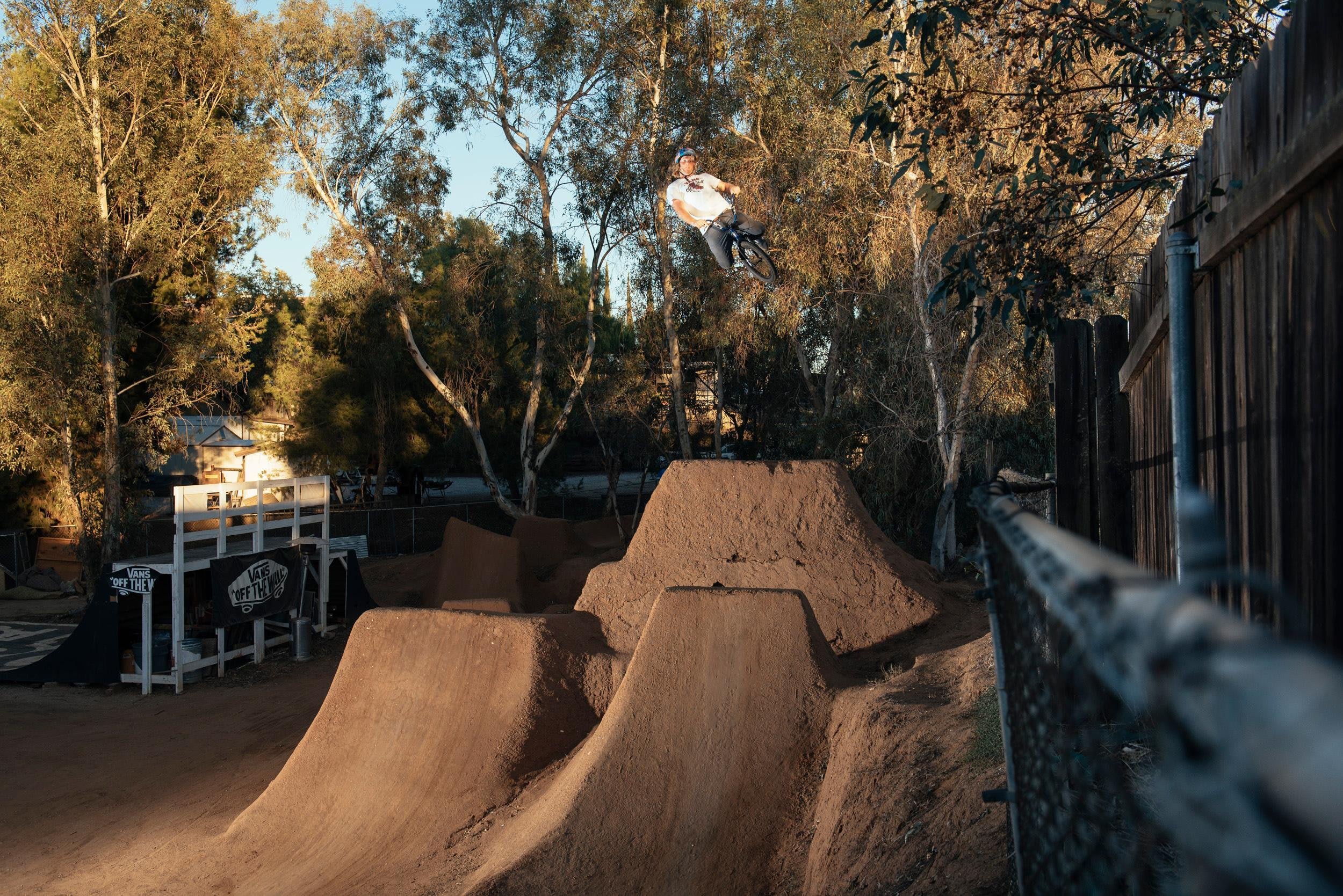 BMX : Mike ‘Hucker’ Clark en Californie dans At Home