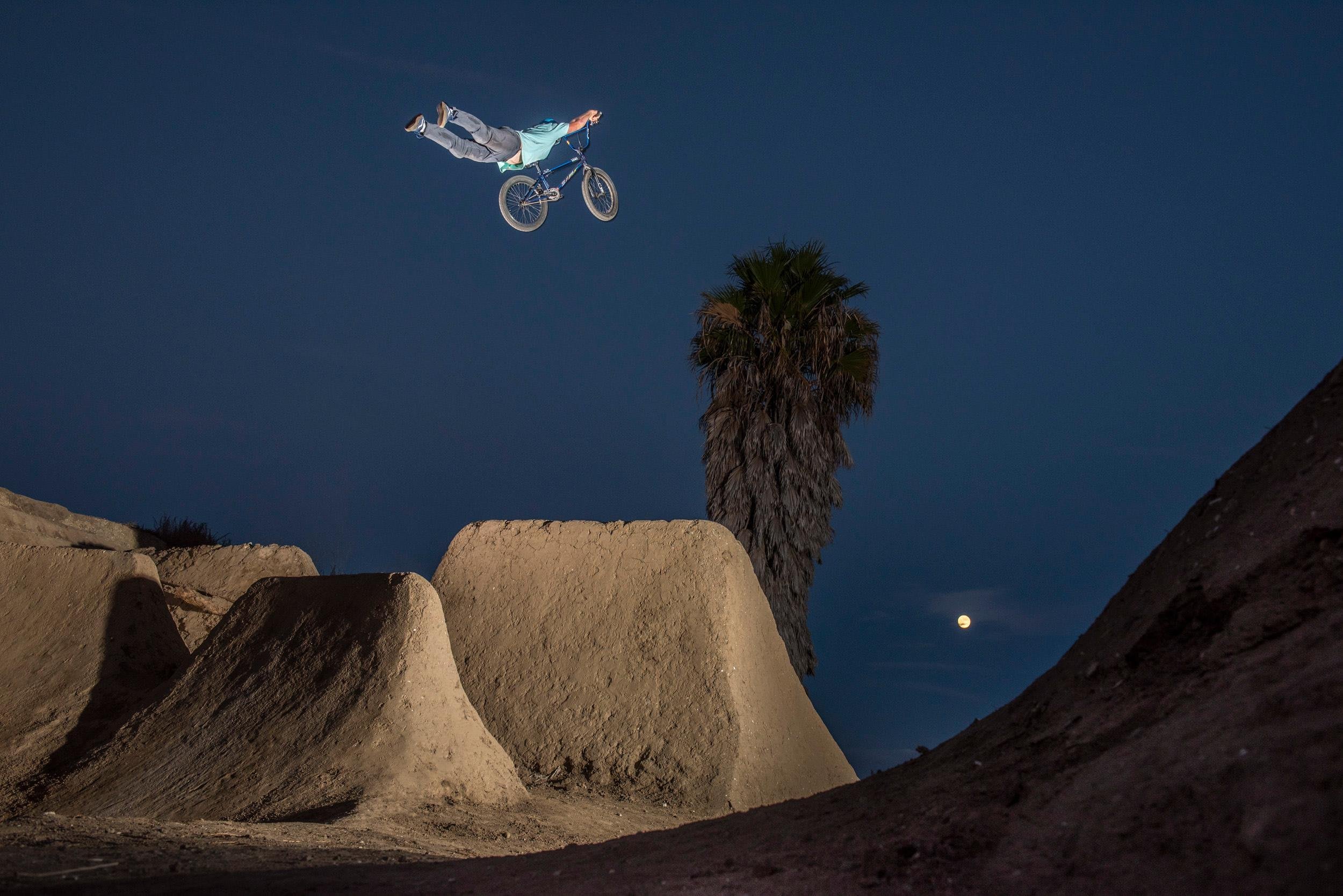 BMX : Mike ‘Hucker’ Clark en Californie dans At Home