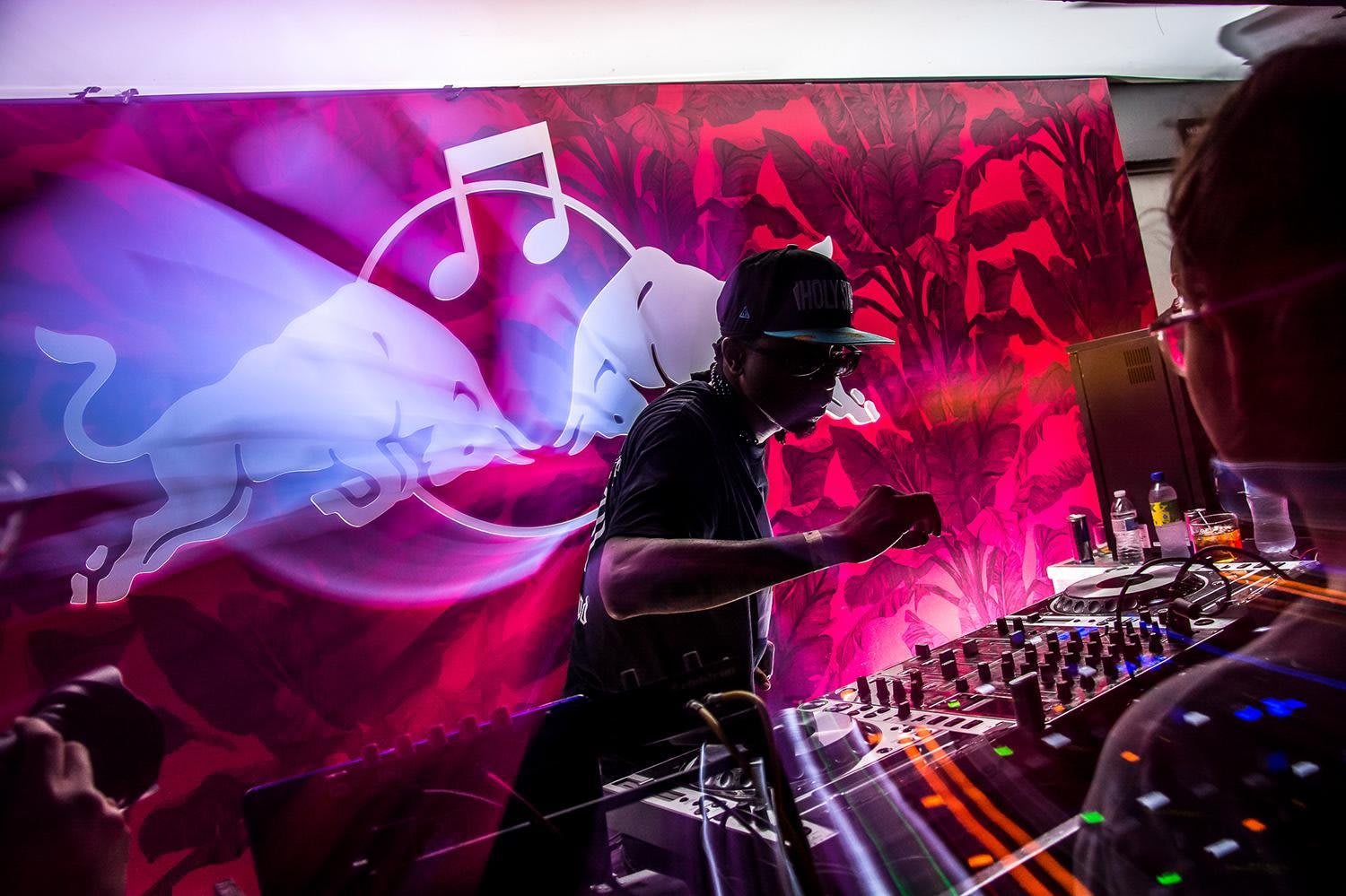 Músicos ticos le sacaron jugo a sesión de Dj Spinn