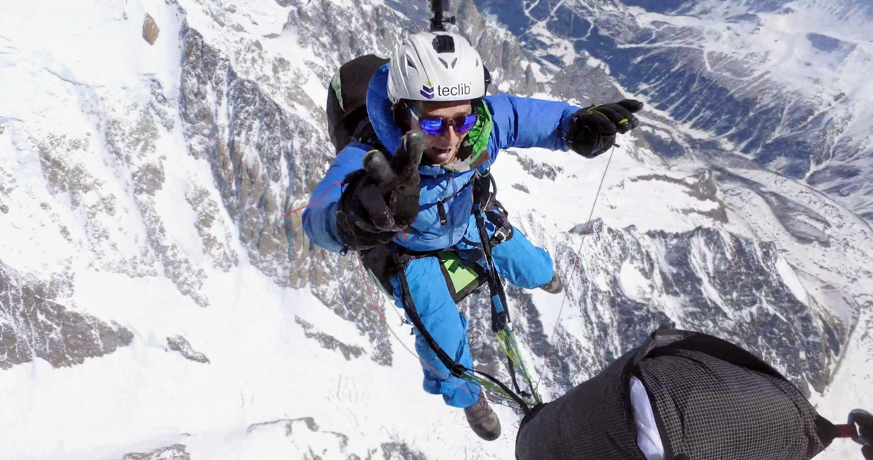 Paragliding: danza acrobatica sul Monte Bianco