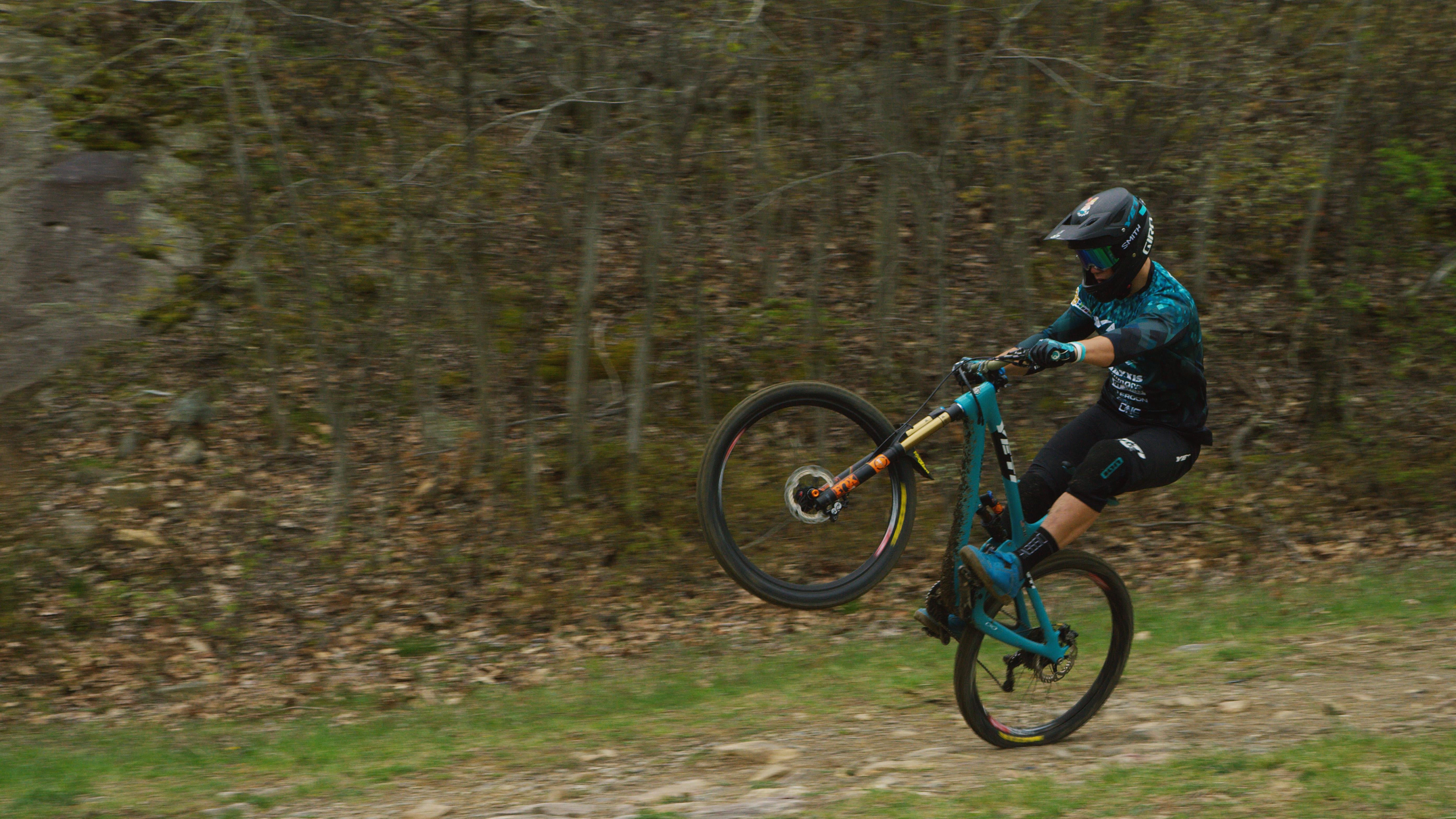 Video: Sound of Speed - Richie Rude sjíždí skály