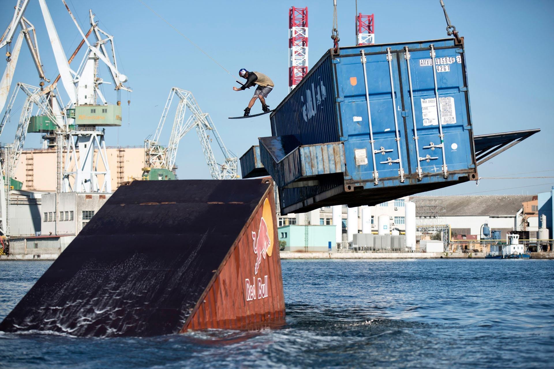 Red Bull Wake Crane - Wakeboarding mit Kran