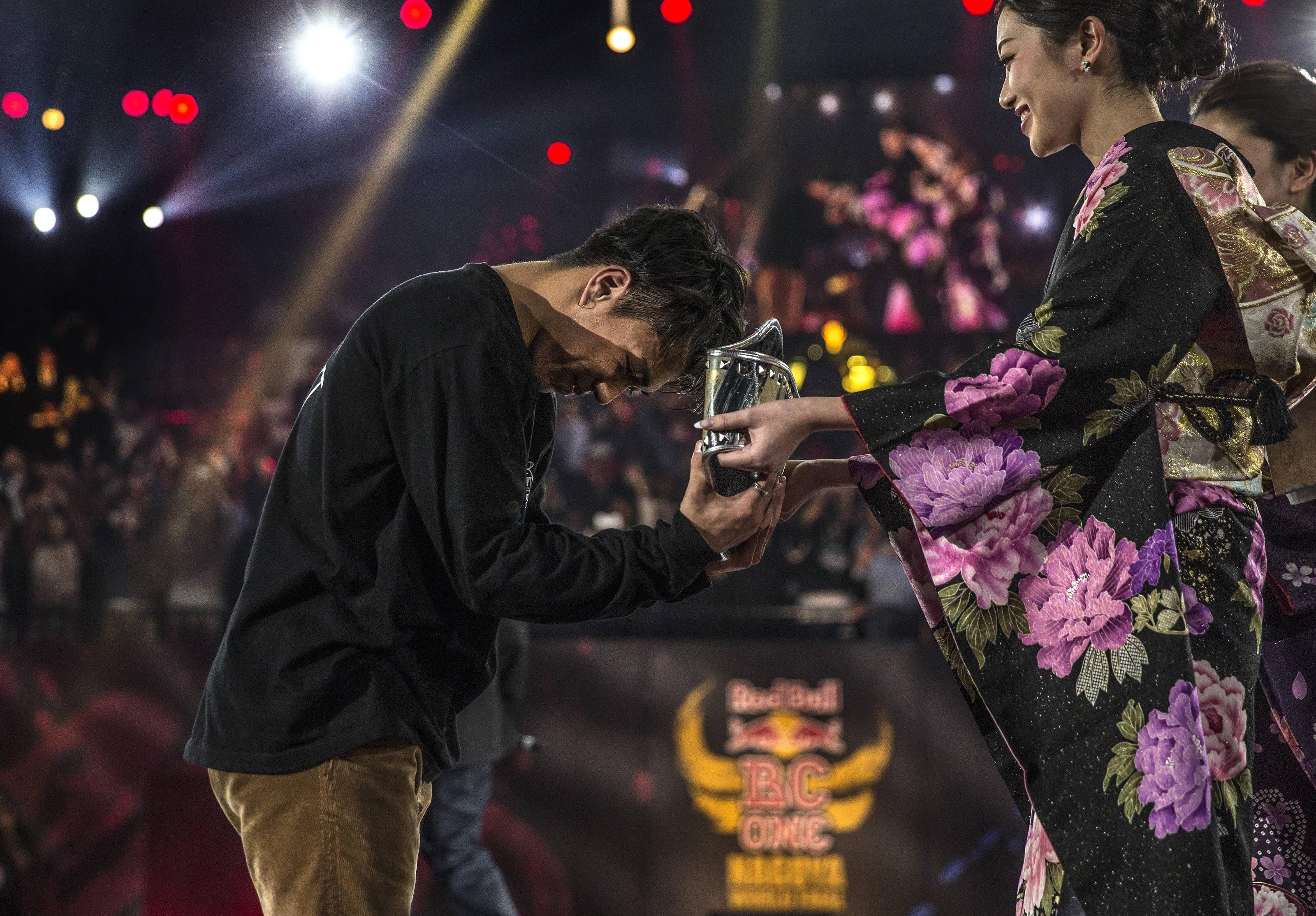 B-Boy Issei问鼎2016 Red Bull BC ONE全球总决赛