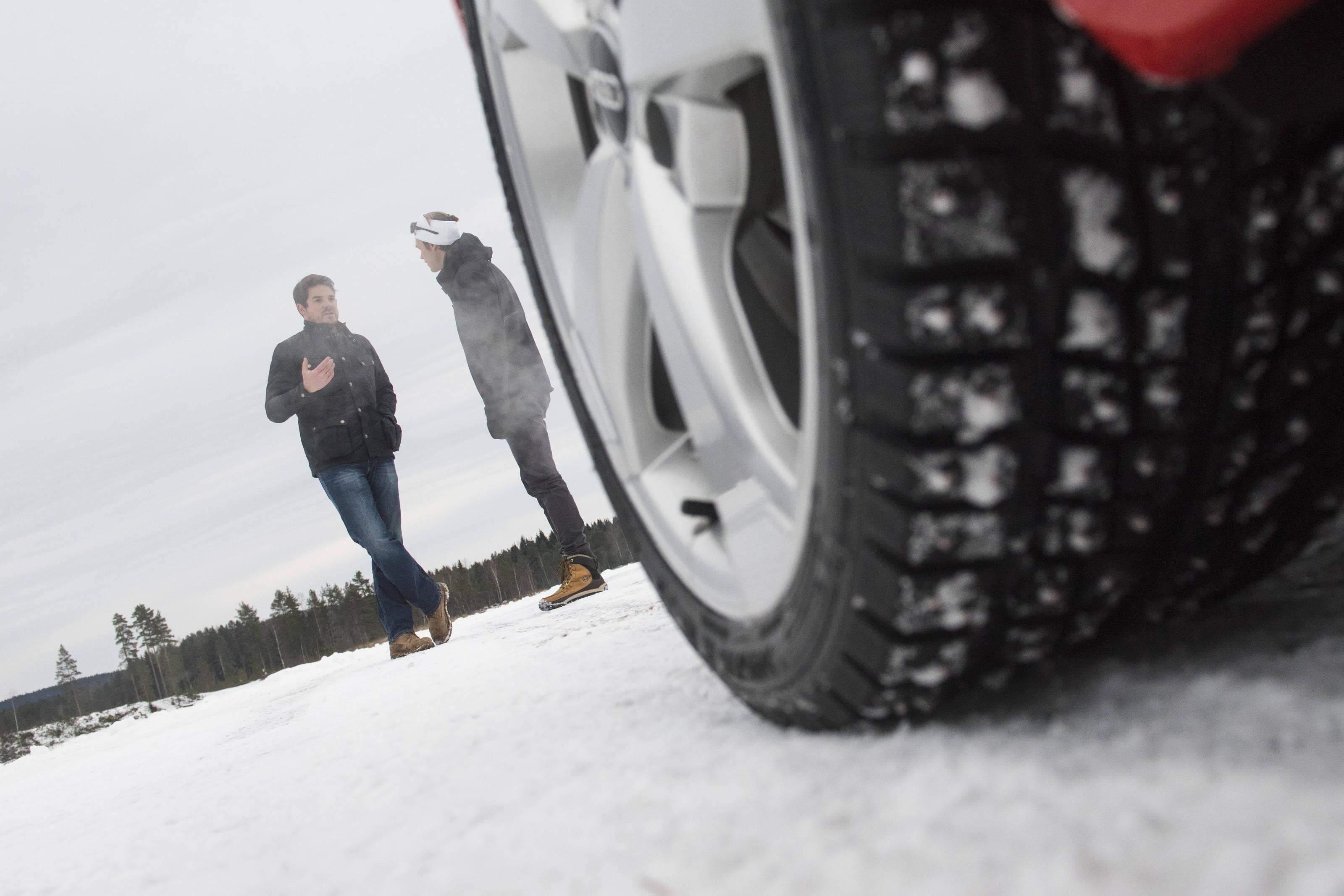 How to drive on ice with rally driver Andreas Mikkelsen