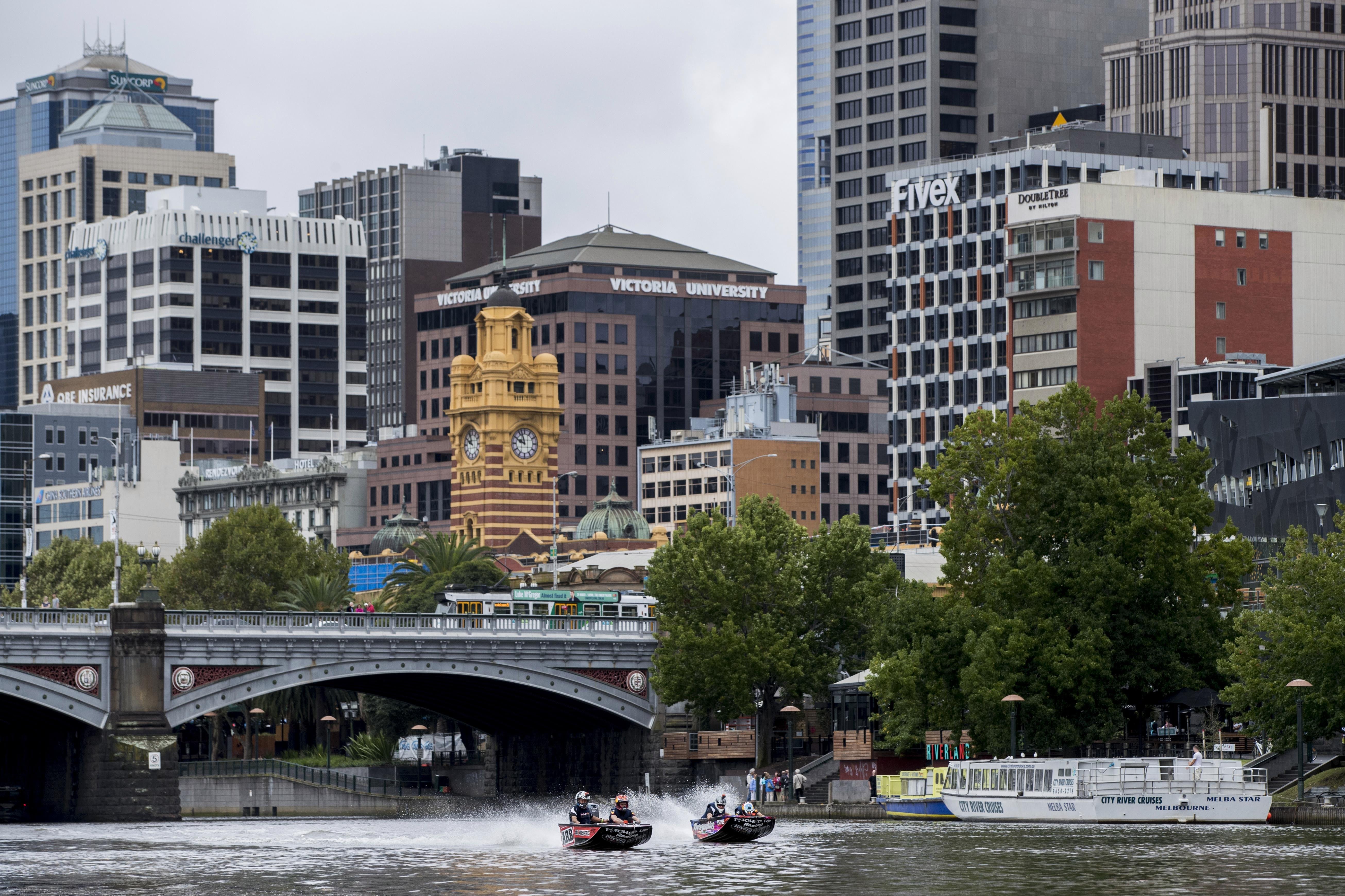 Ricciardo & Verstappen: Dinghy race in Melbourne video