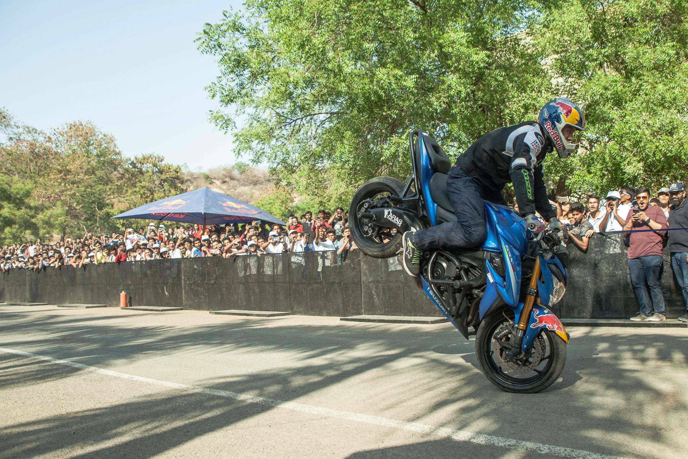 Aras Gibieza's adventures in India continue