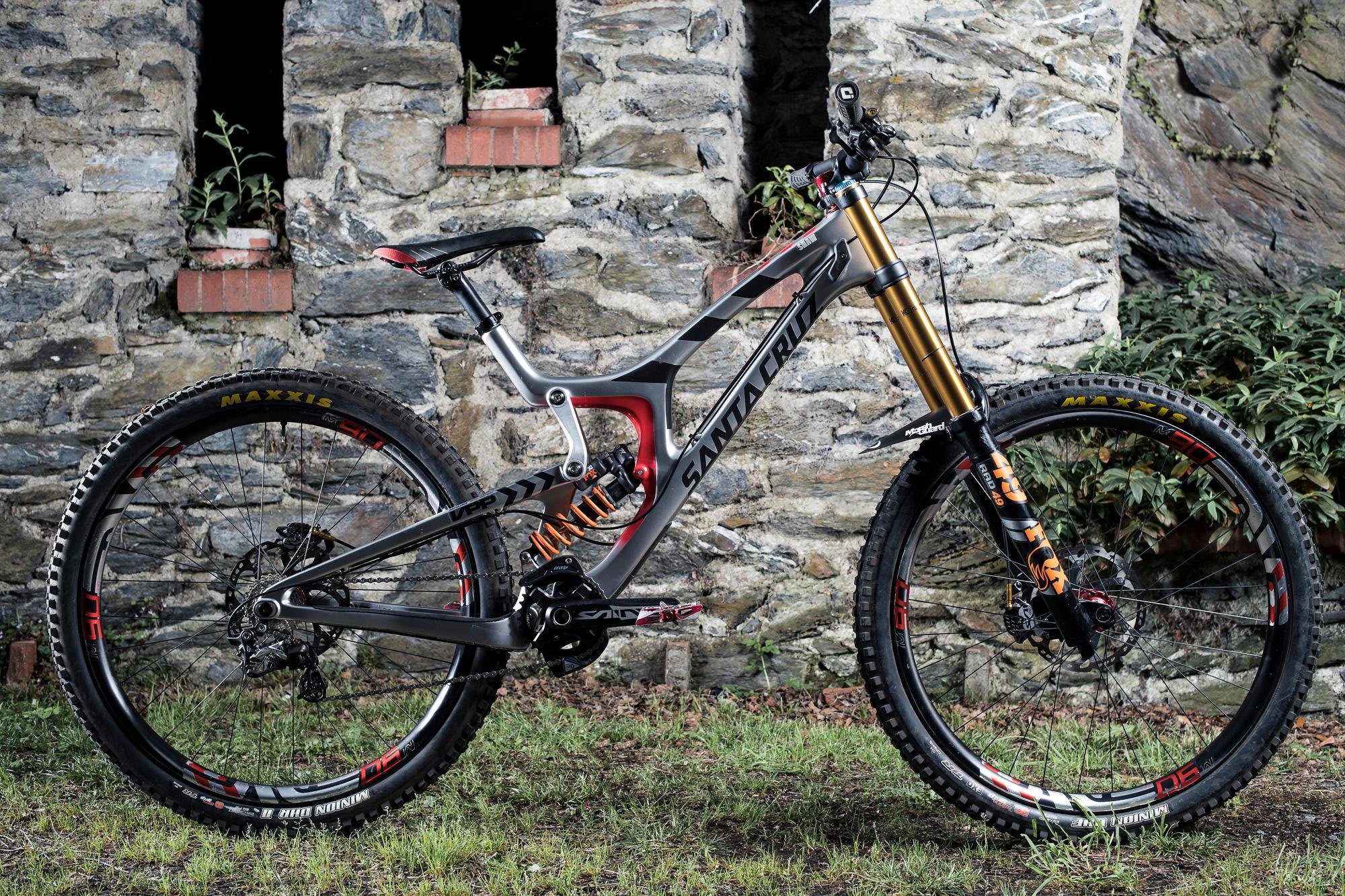 DH mountain bikes ++lista++ | Red Bull