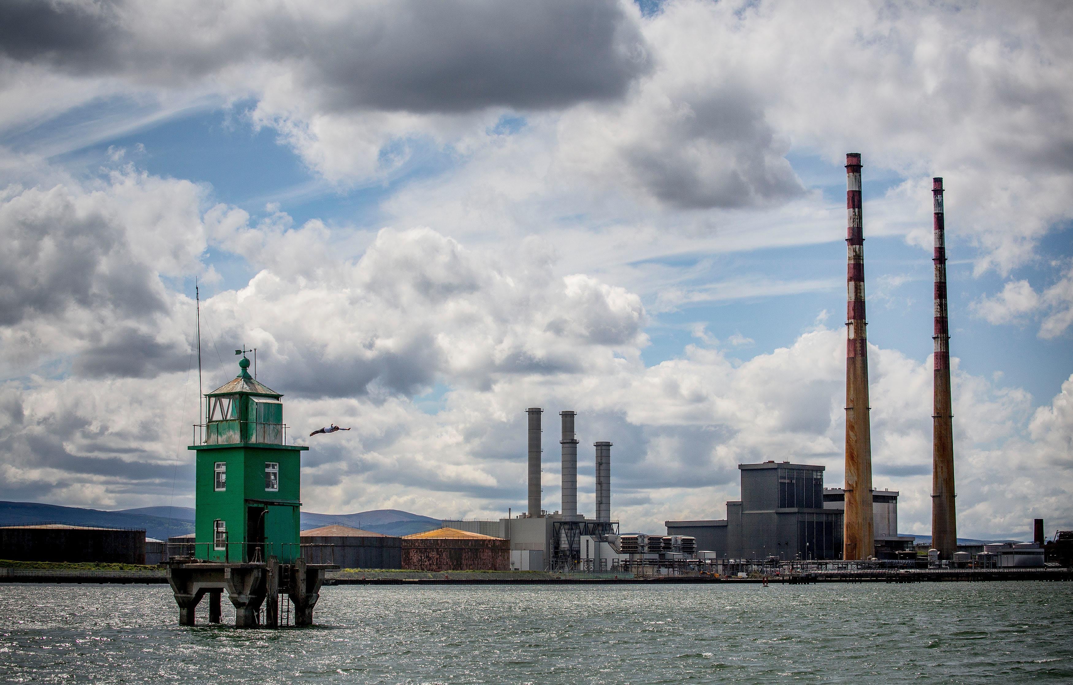 Red Bull Cliff Diving 2017: Duque & Bader warming up