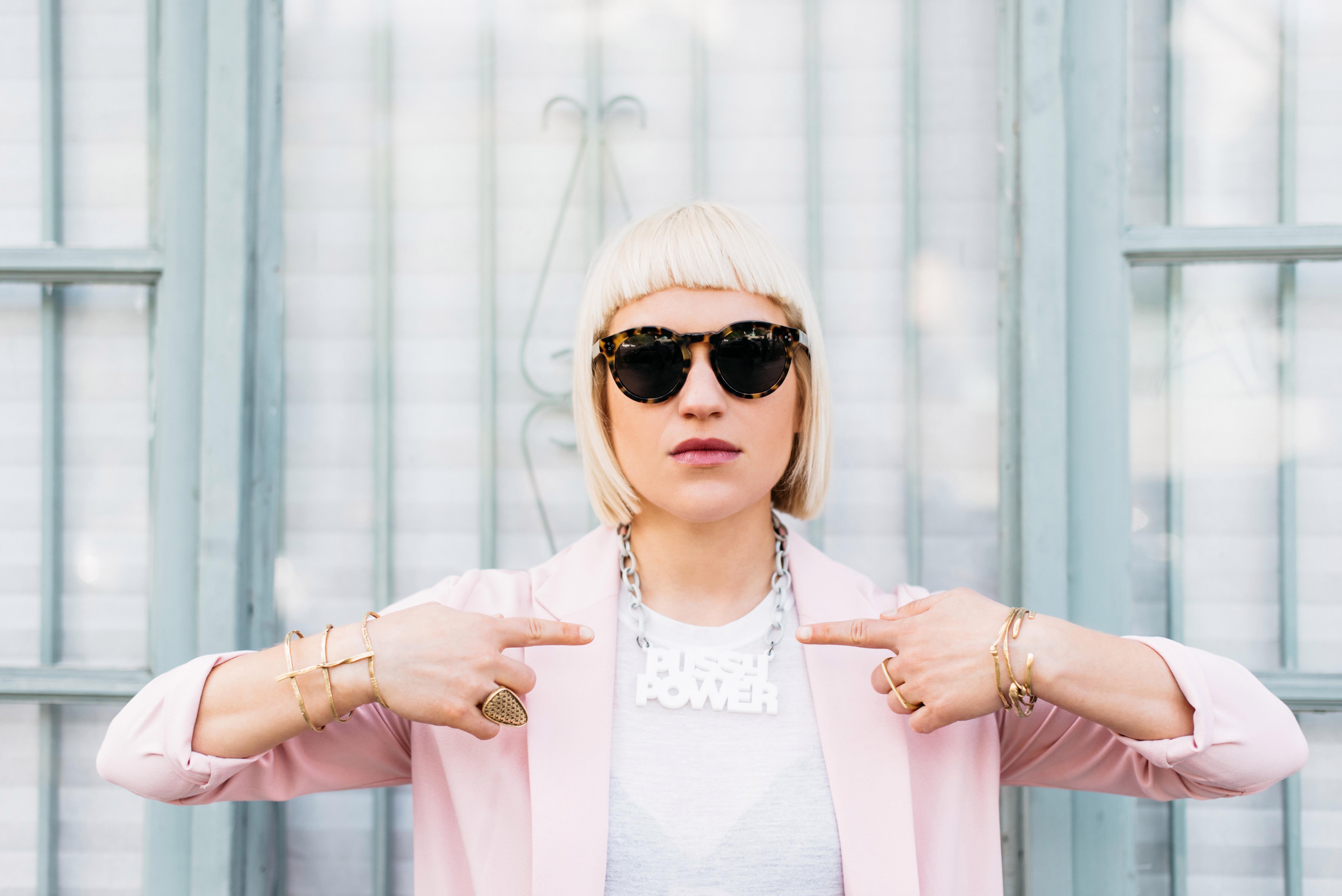 Anna Bulbrook está aqui para ampliar as vozes femininas