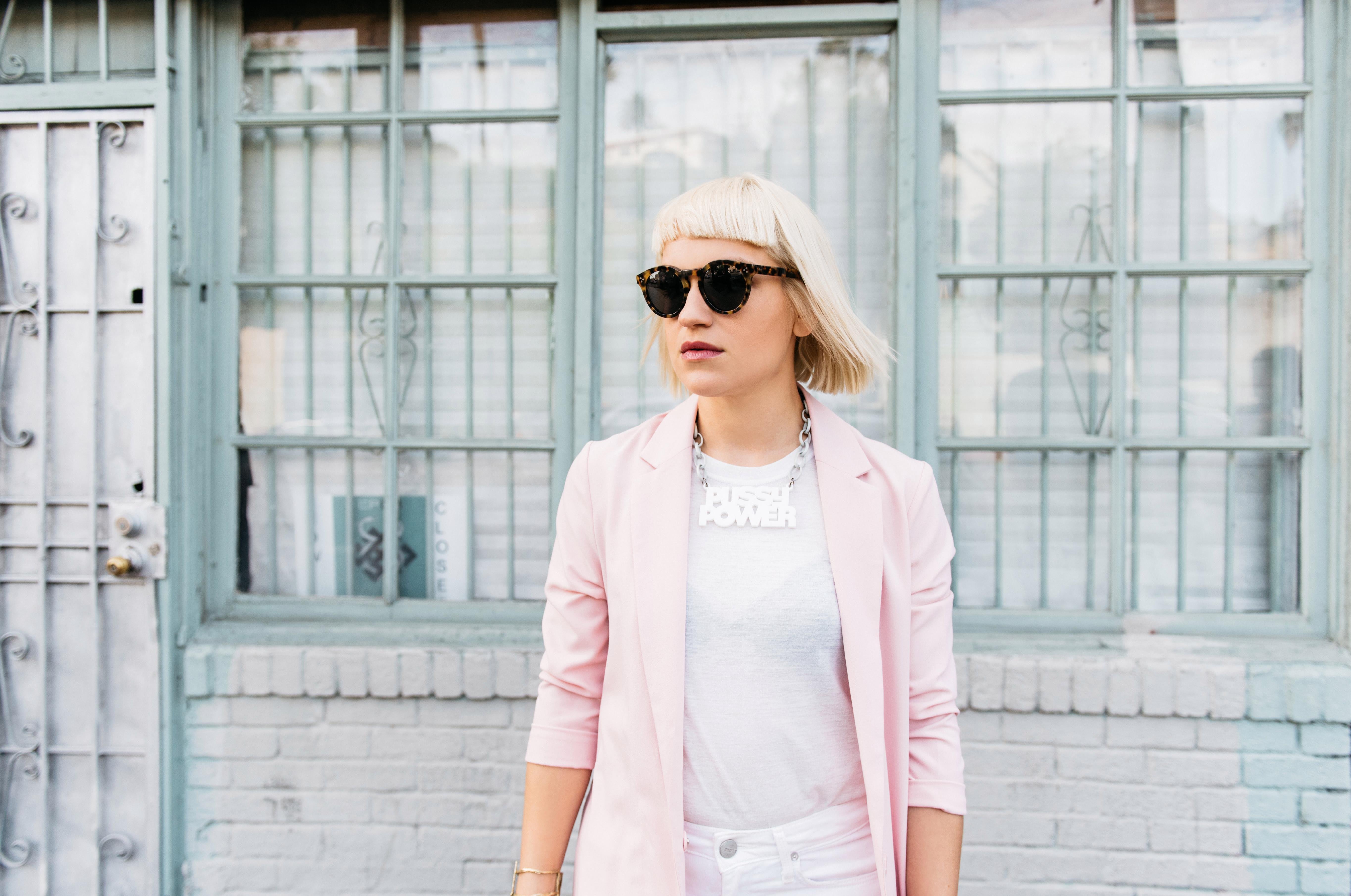 Anna Bulbrook está aqui para ampliar as vozes femininas