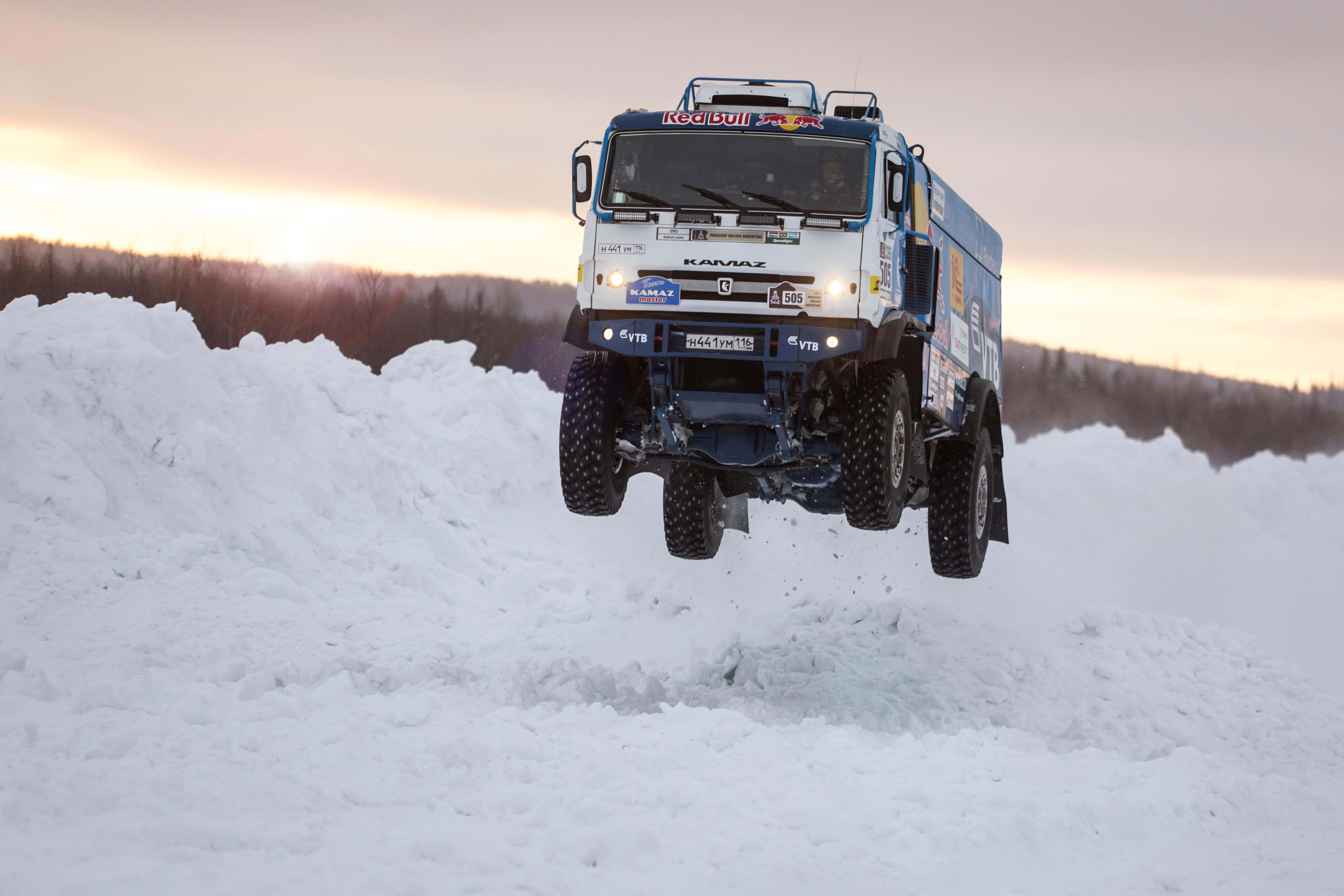 Team Kamaz Master: Dakar-rallin mestarin hurja hyppy