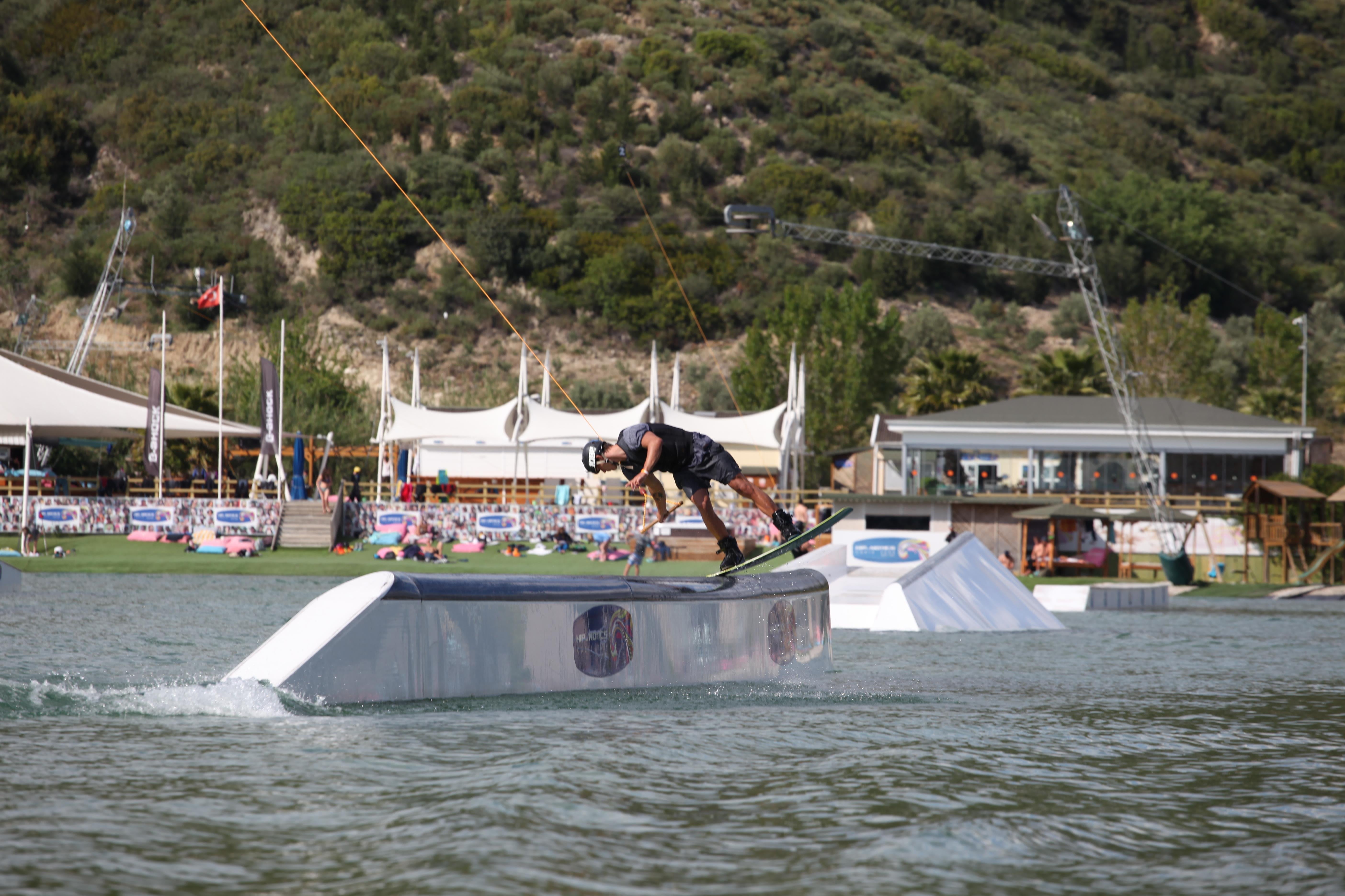 Atskleisti visi „Red Bull Wake2el” raideriai