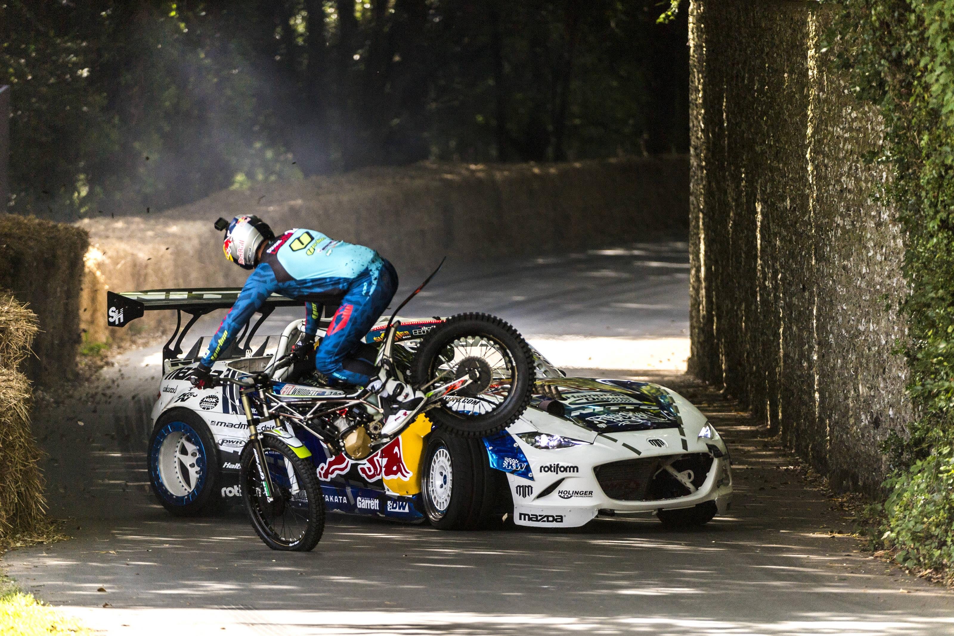 Mad Mike Whiddett Misguided Tour de Goodwood vídeo
