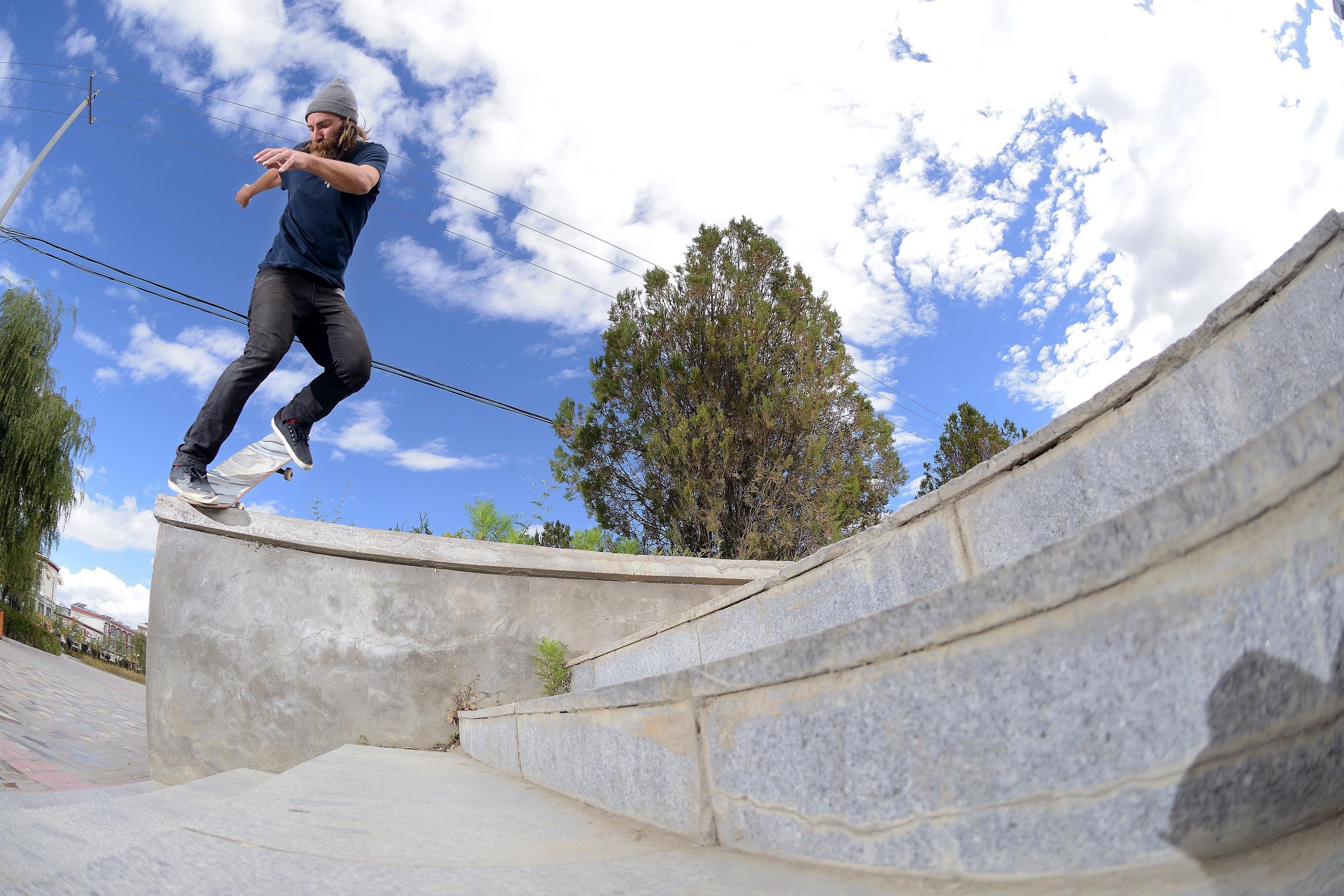 Vidéo : Voyage en skate au pied du Mont Everest ! Skate