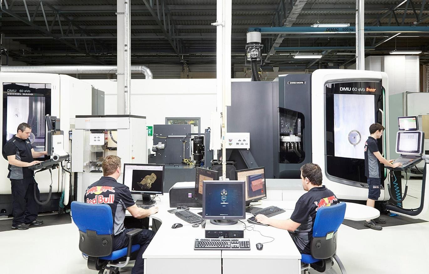 Red Bull Racing zet de fabrieksdeuren open