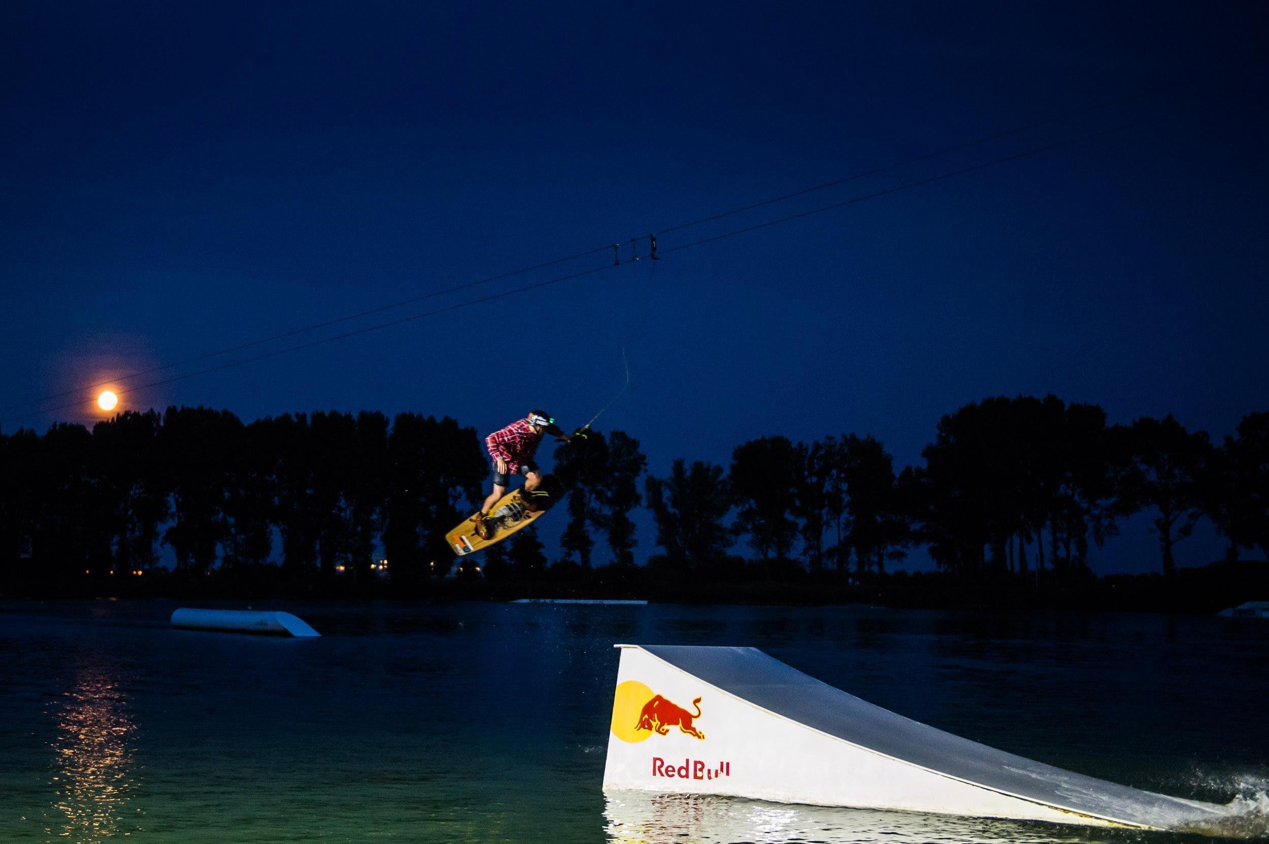 Wakeboarding Lakeside Paradise Red Bull Full Moon