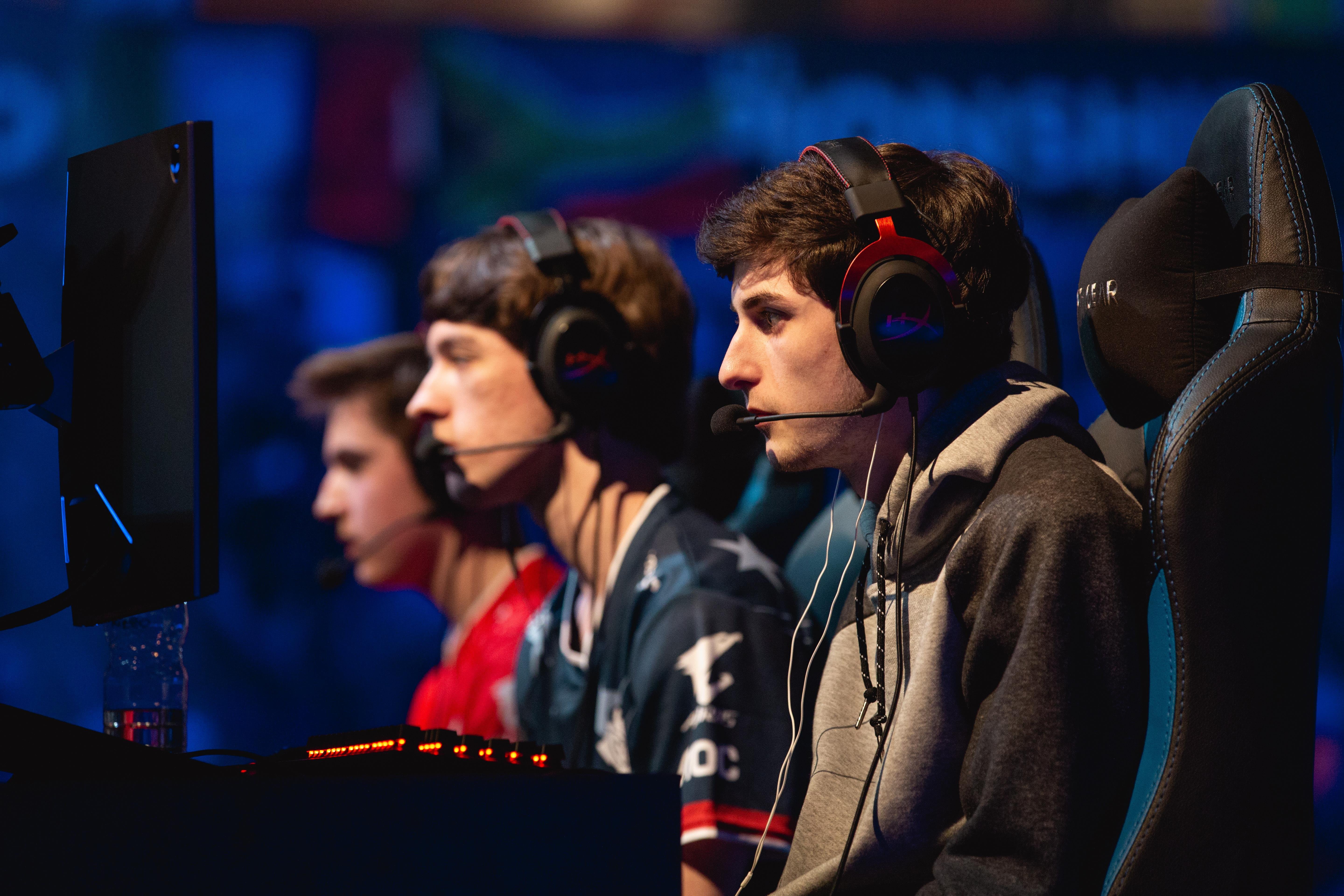 Share Your League Of Legends Pickems Esports Linus Tech Tips