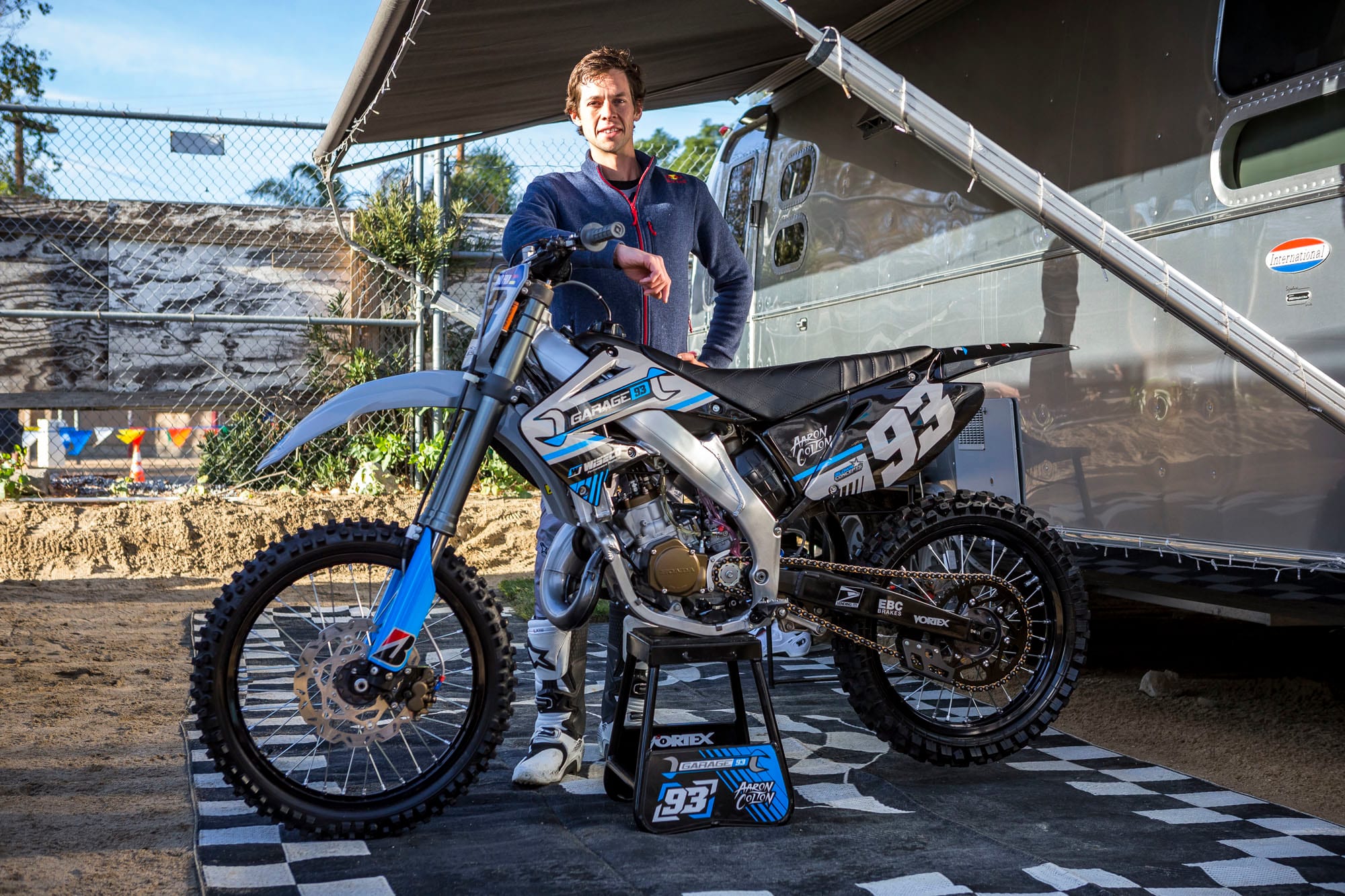 Aaron Colton Rebuilds a Two-Stroke at Day in the Dirt
